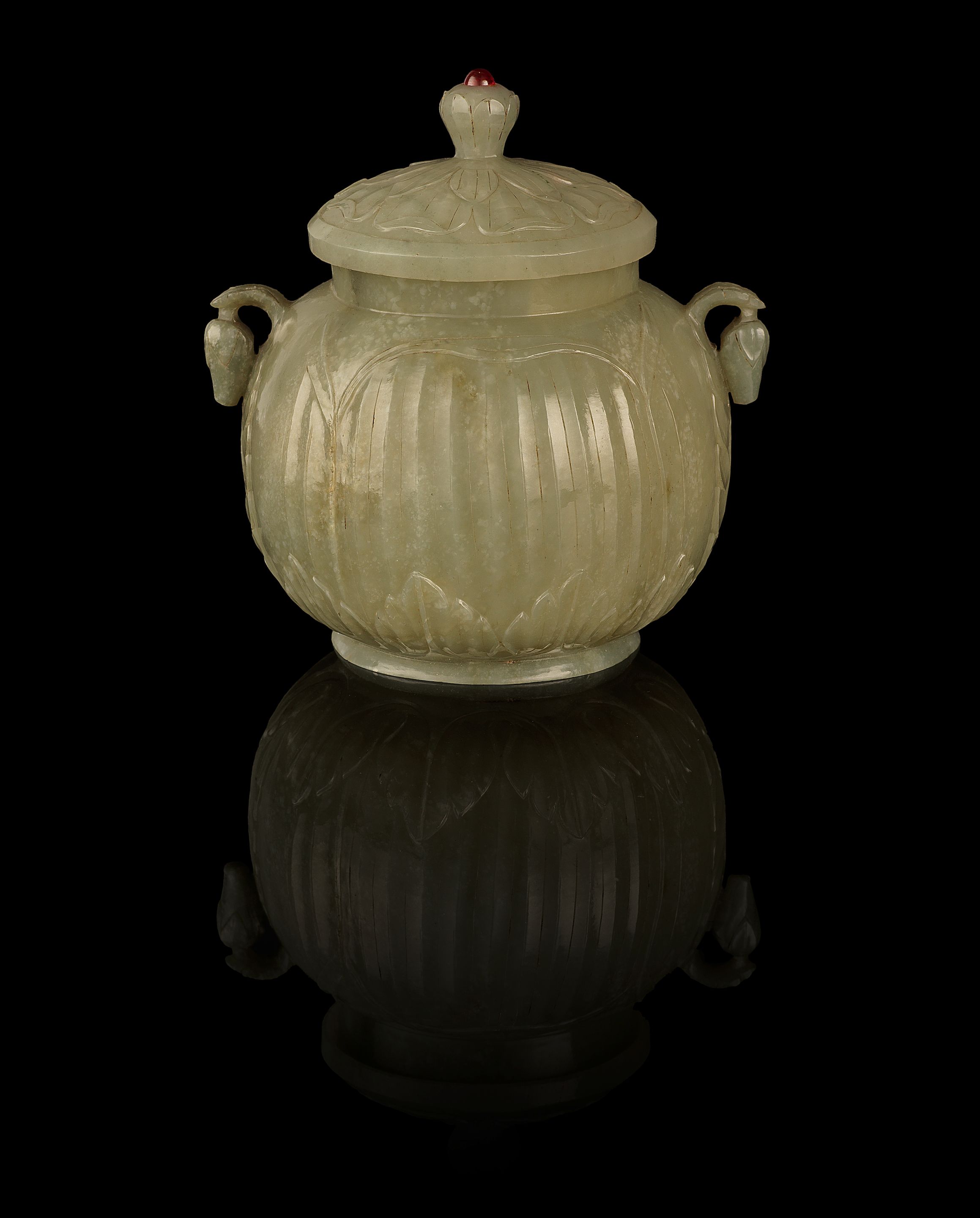 Bonhams : A Mughal-style green jade jar and cover 18th/19th century (2)