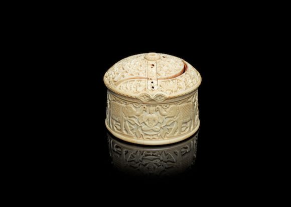 Bonhams : A carved ivory Box Sri Lanka or India, early 20th Century(2)