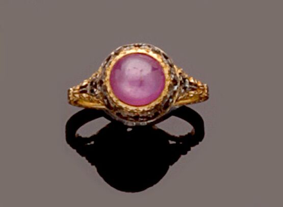 Bonhams : A star ruby single stone ring