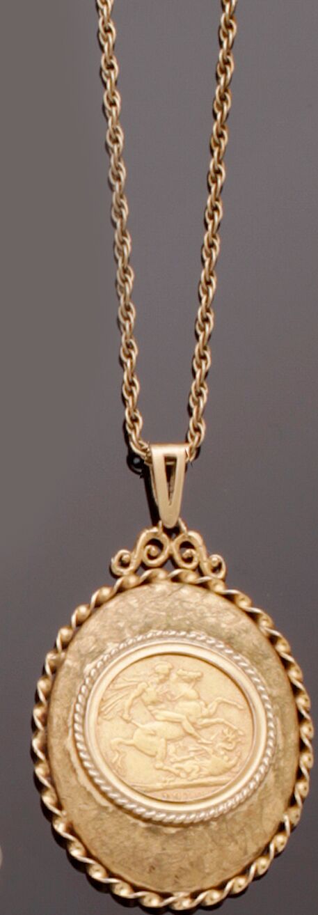 Bonhams : A sovereign pendant on chain