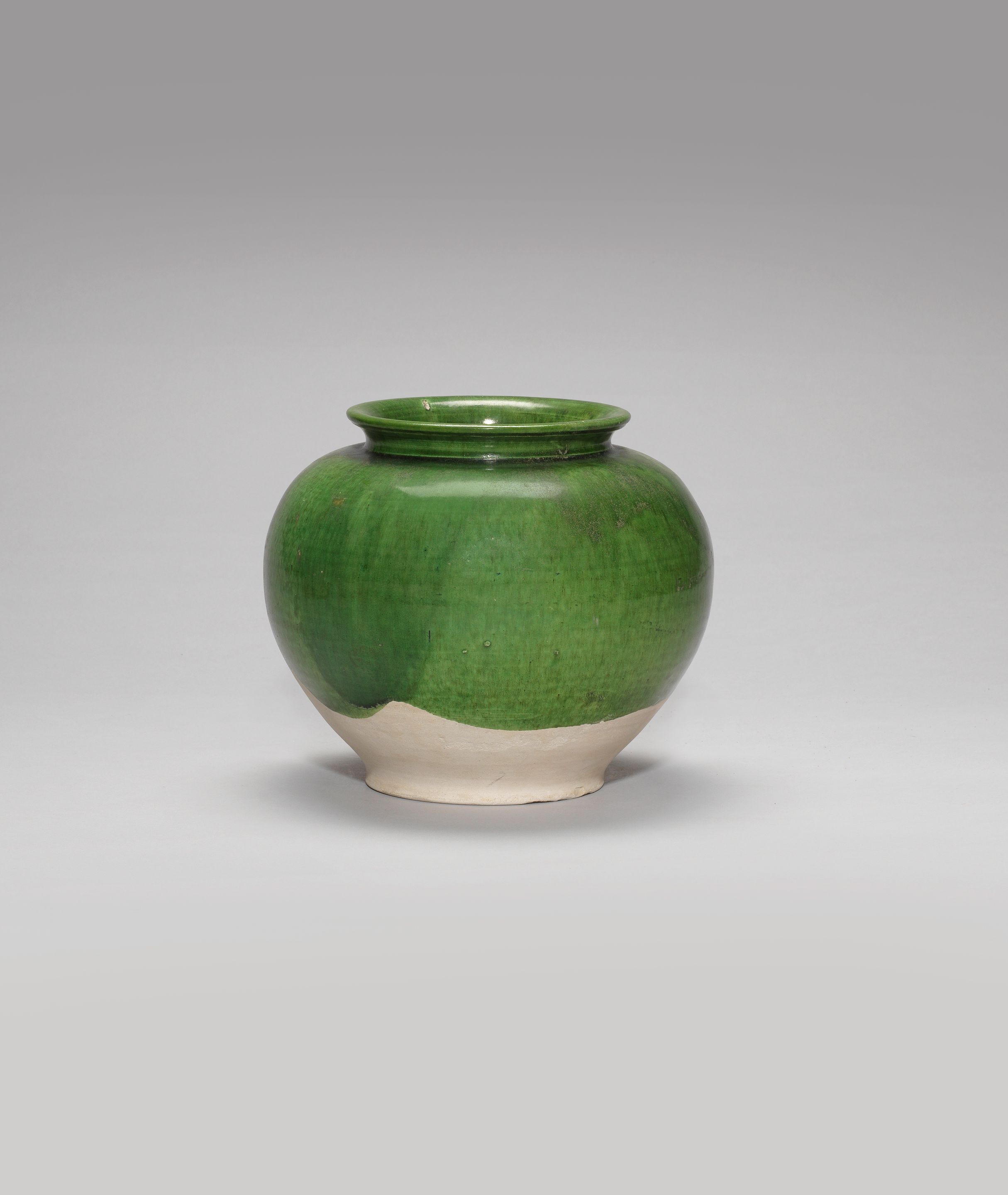 Bonhams : A green-glazed jar Tang Dynasty
