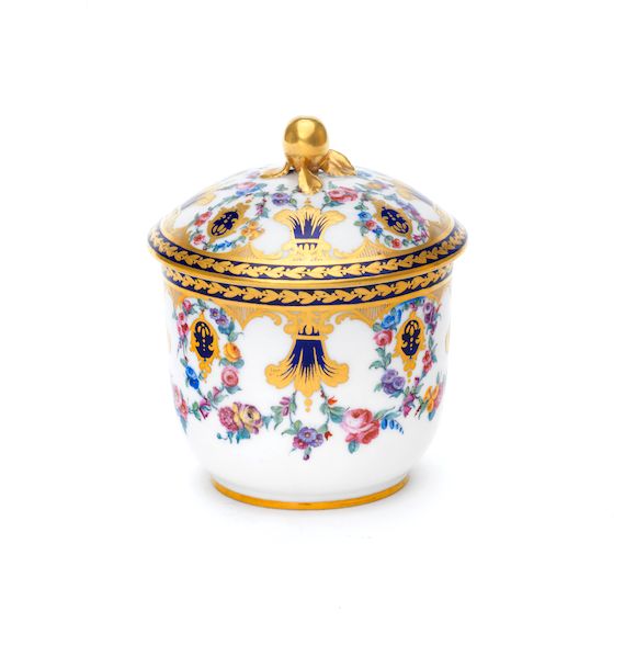 Bonhams : A Sèvres sugar bowl and cover, circa 1780