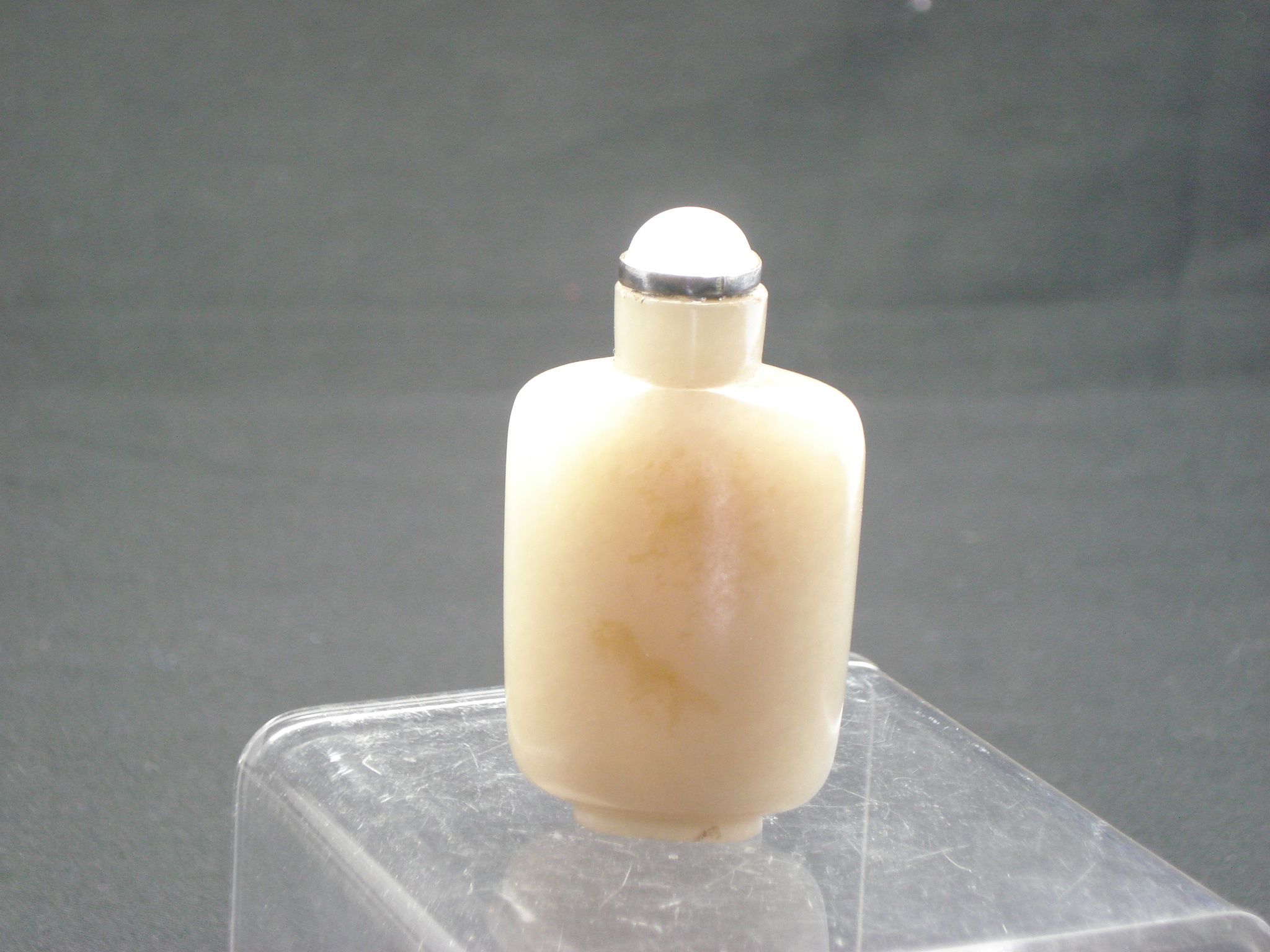 Bonhams : A jade snuff bottle 18th century