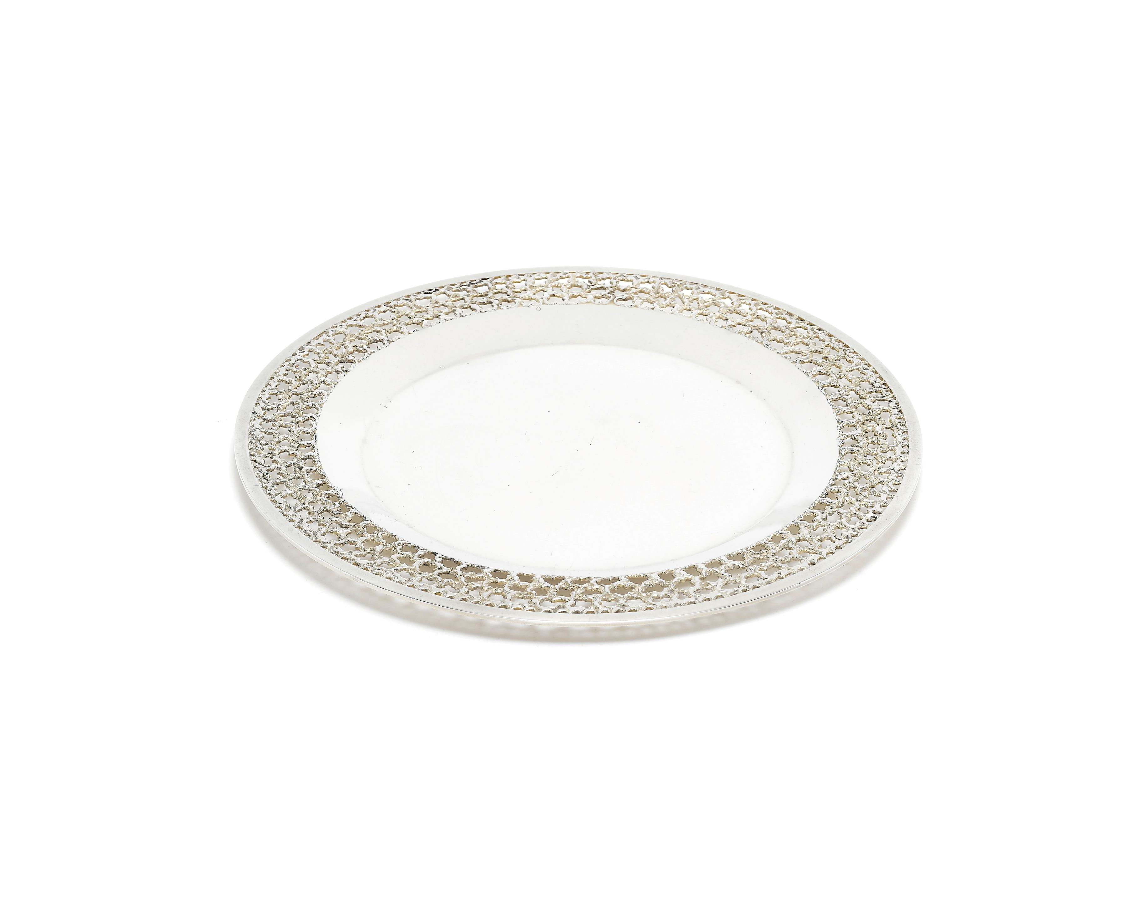 Bonhams : STUART DEVLIN A silver and silver-gilt circular plate London 1971