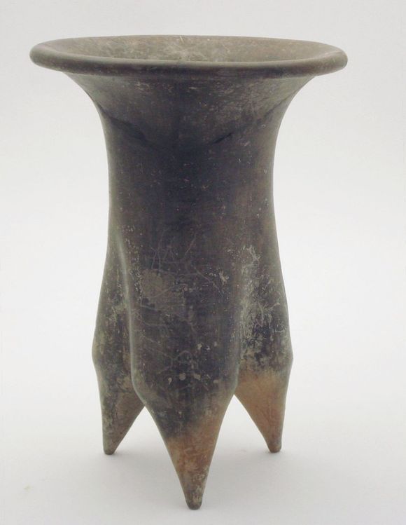 Bonhams : A Xiajiadian culture pottery vessel, ding