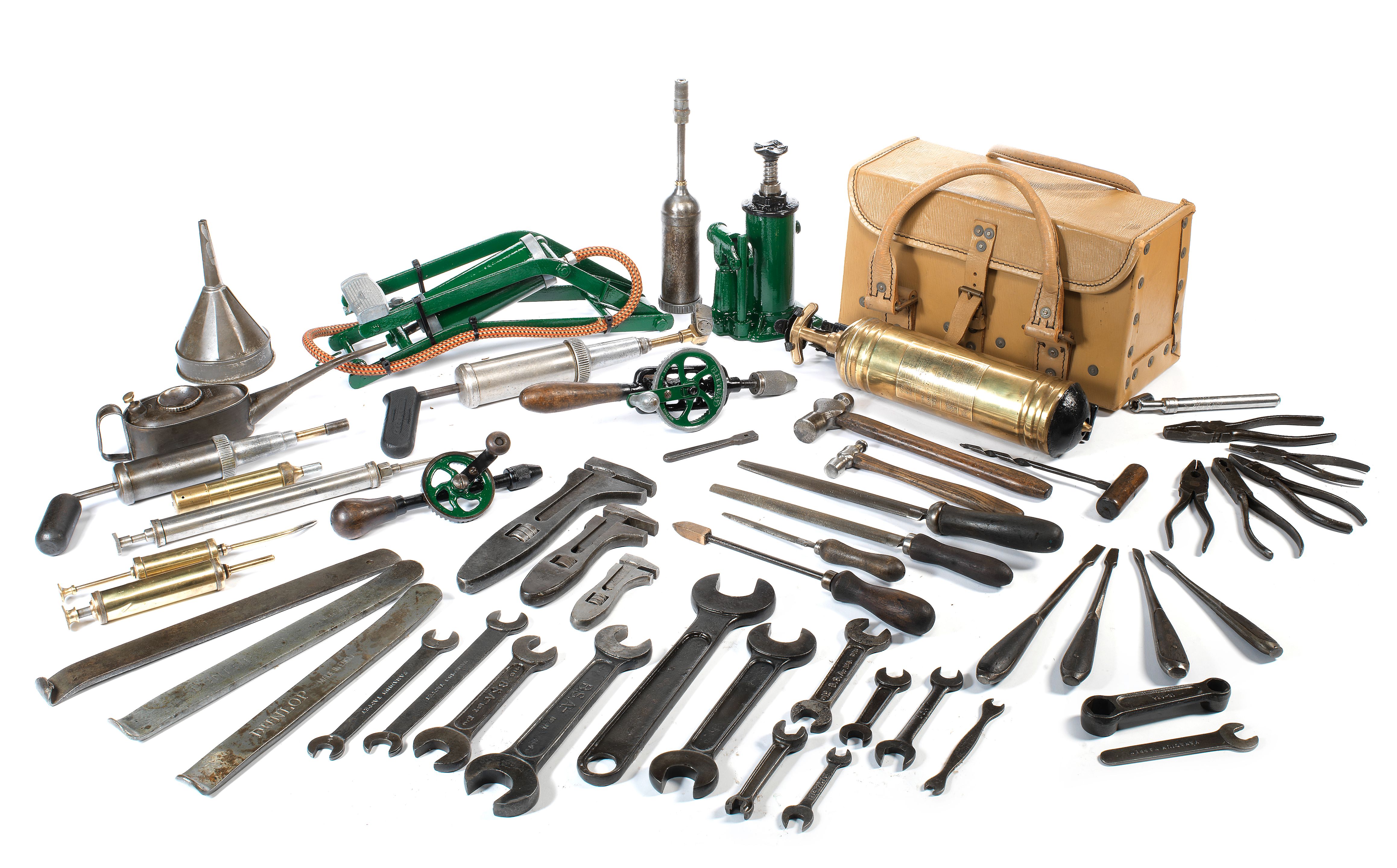Bonhams Cars : Assortiment d'outils pour voitures anciennes « vintage ...