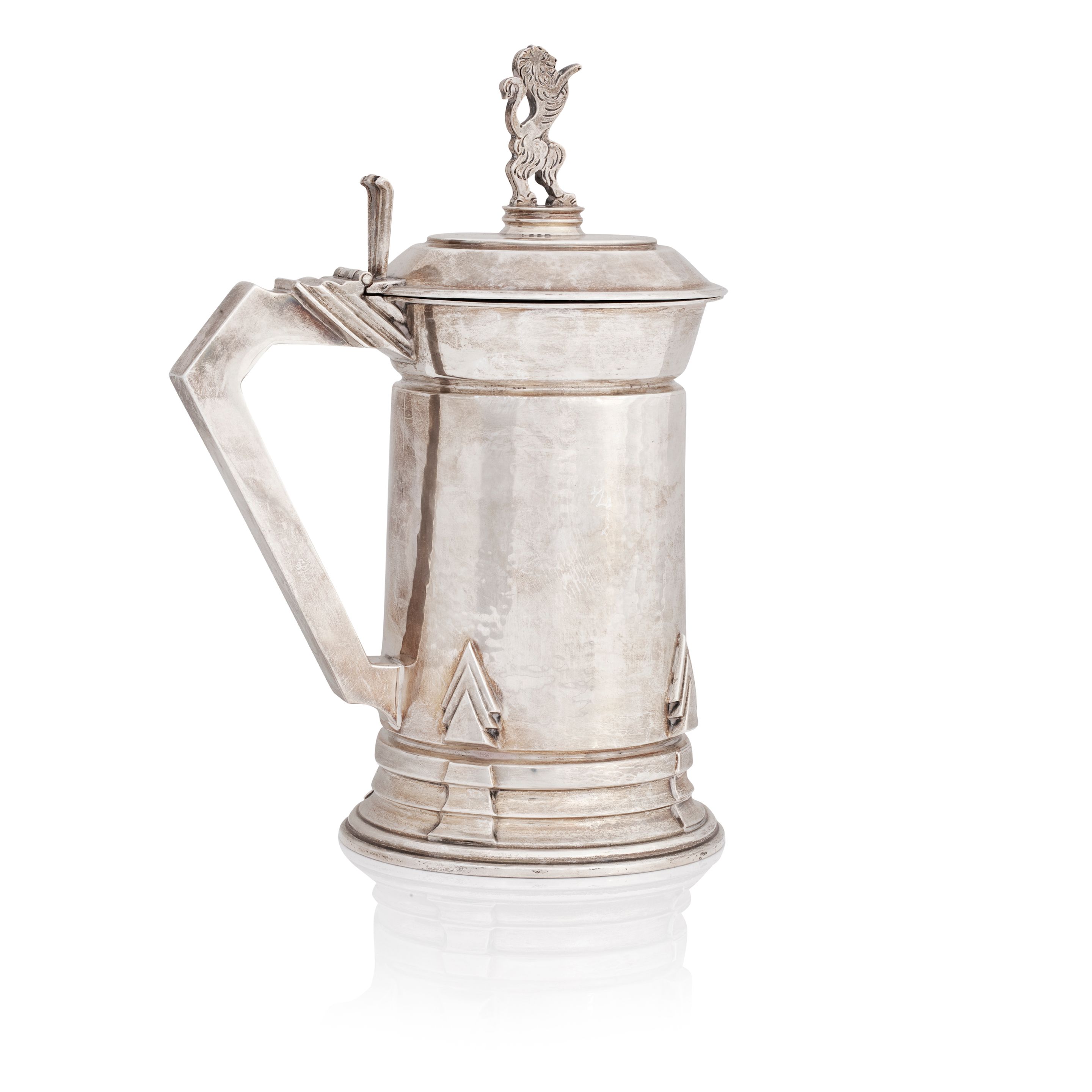 Bonhams : AN ART DECO SILVER LIDDED TANKARD BY CHARLES BOYTON & SONS ...