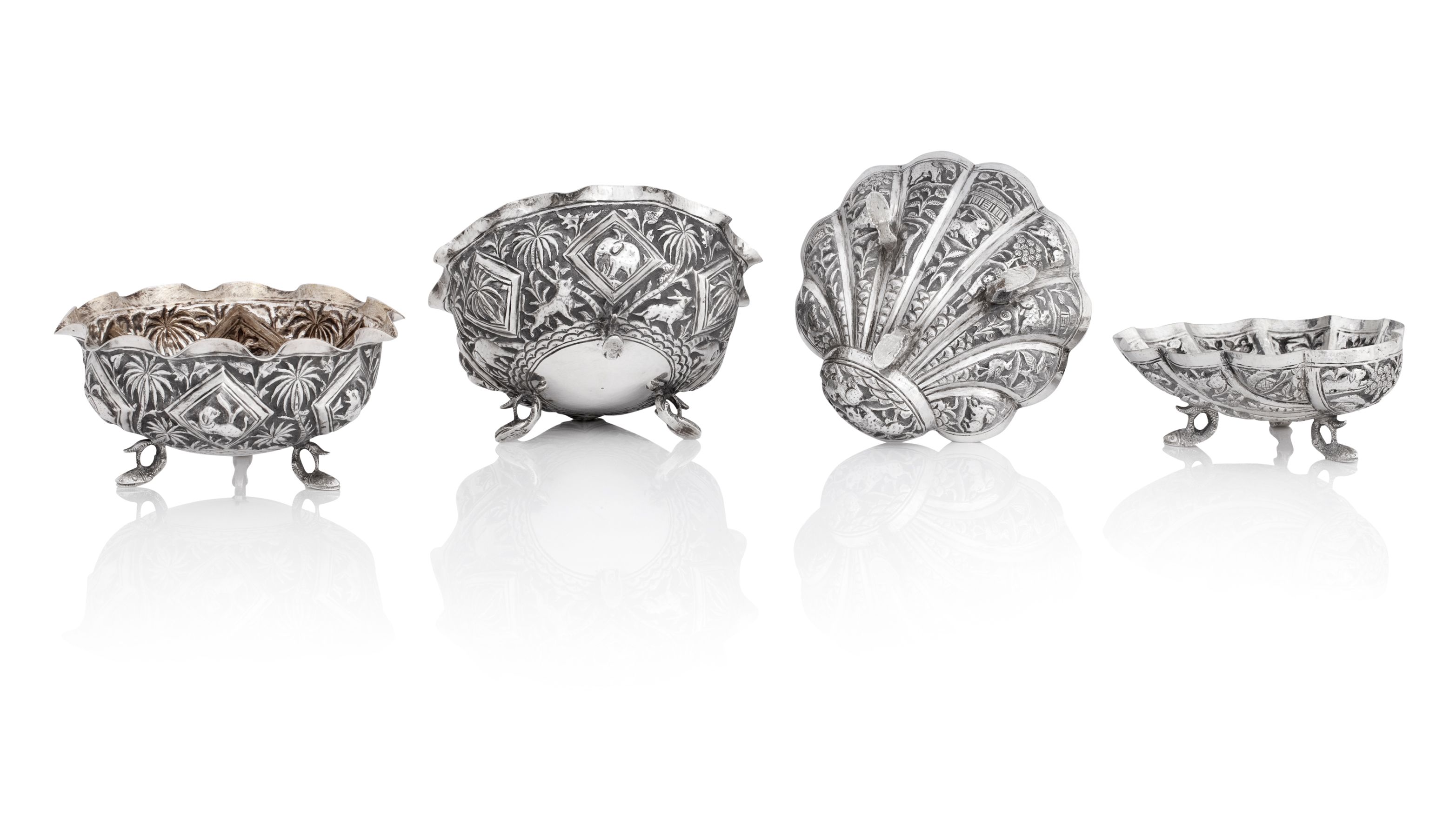 Bonhams : A PAIR OF INDIAN SHELL DISHES UNMARKED, PROBABLY LUCKNOW (4)