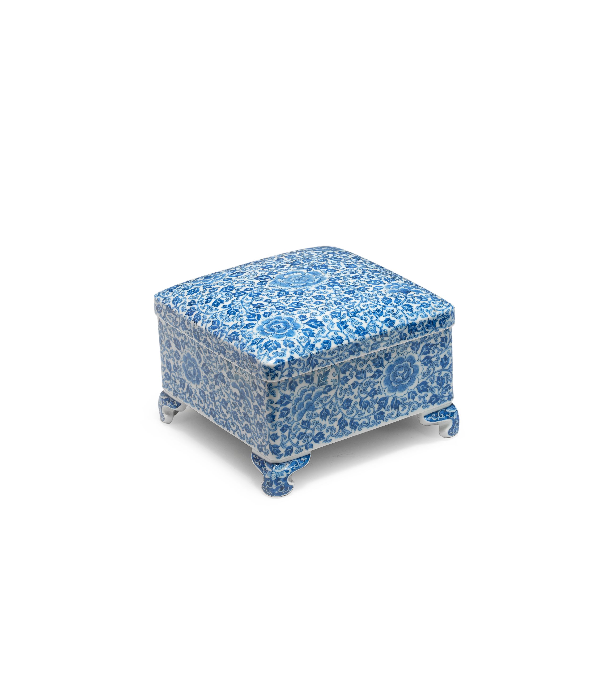 Bonhams : A porcelain blue and white four cabriole-legged square box ...