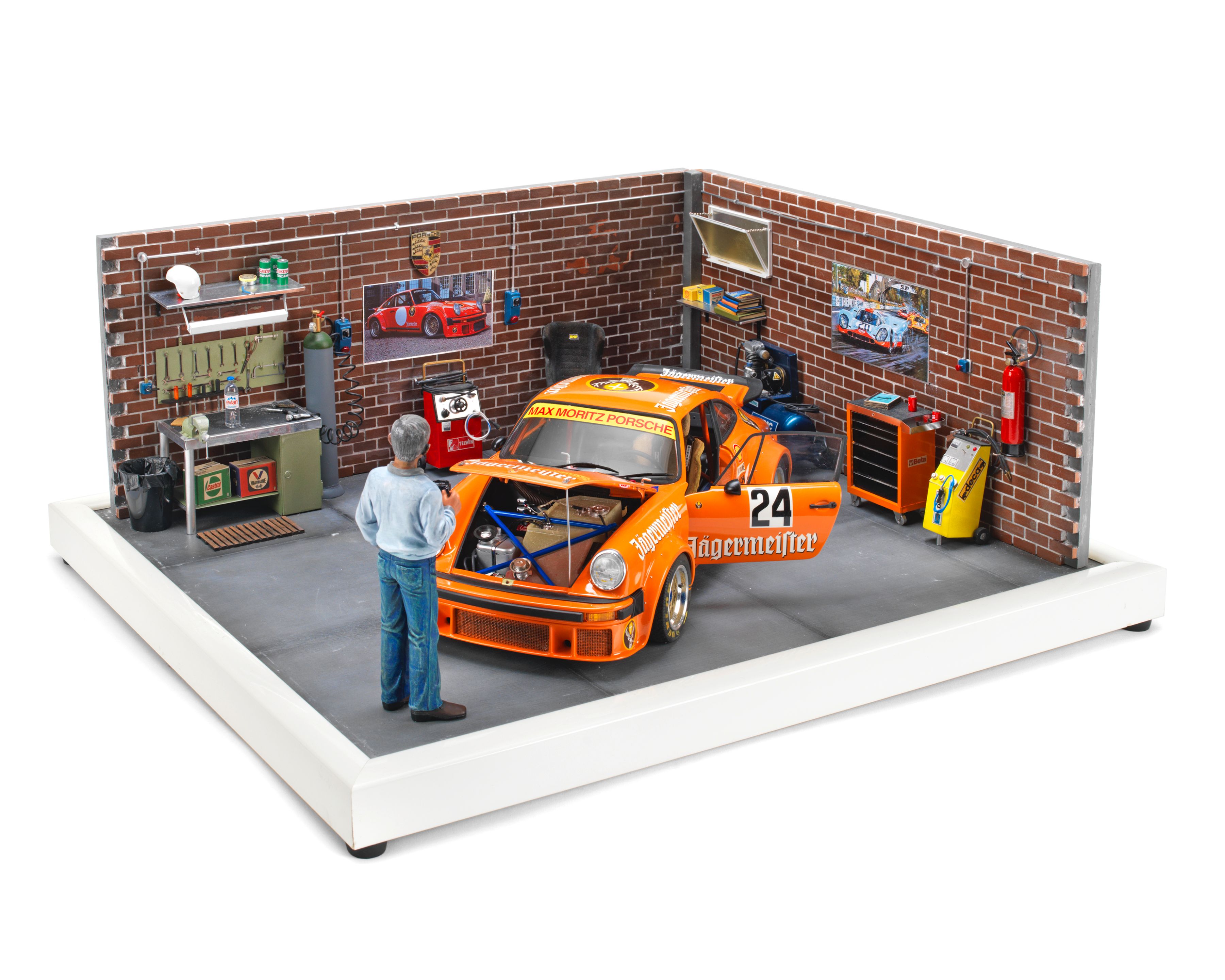 Bonhams Cars : A 1:12 scale Max Moritz Racing Porsche 934 model garage ...