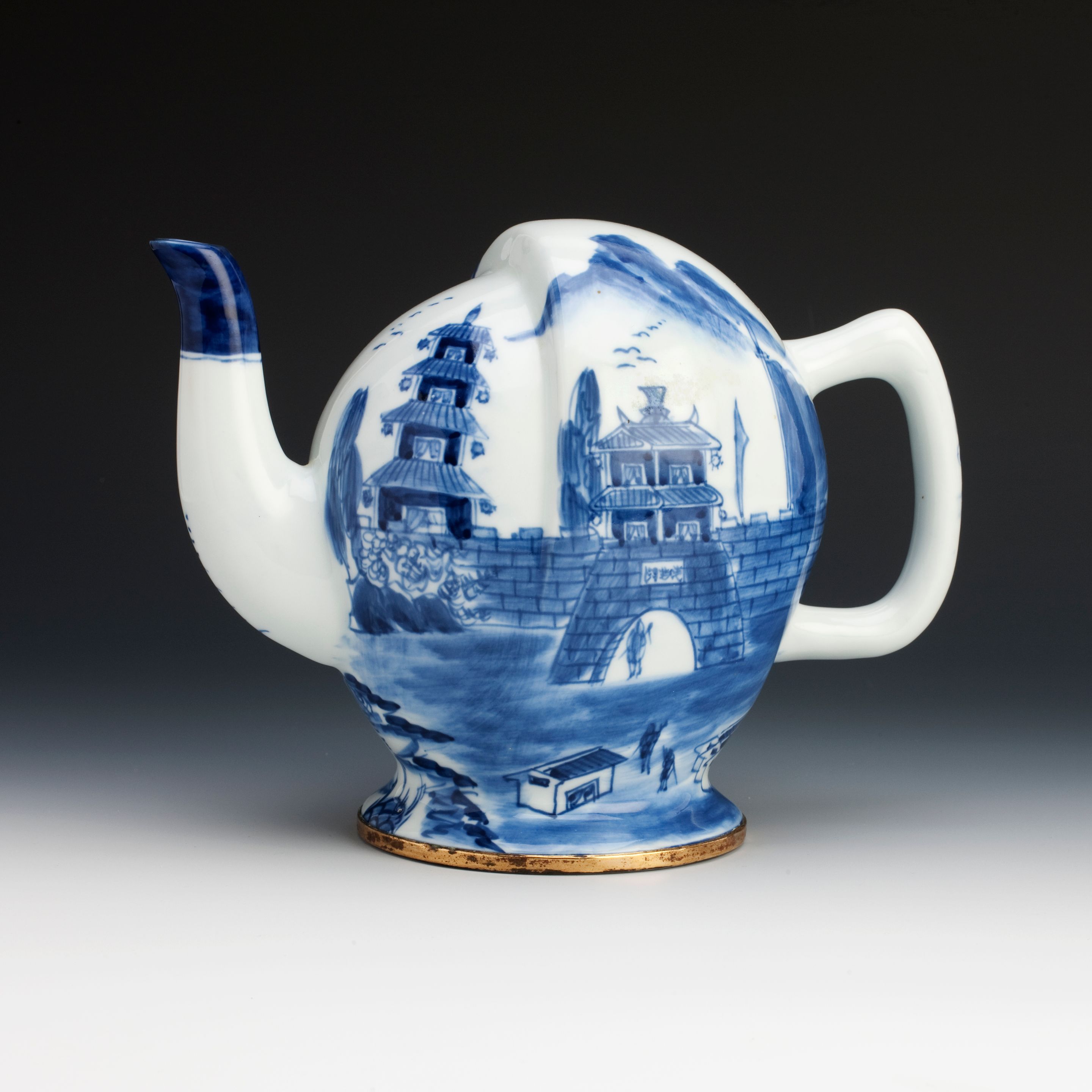 Bonhams : A blue and white cadogan teapot Bearing Shunzhi six-character ...