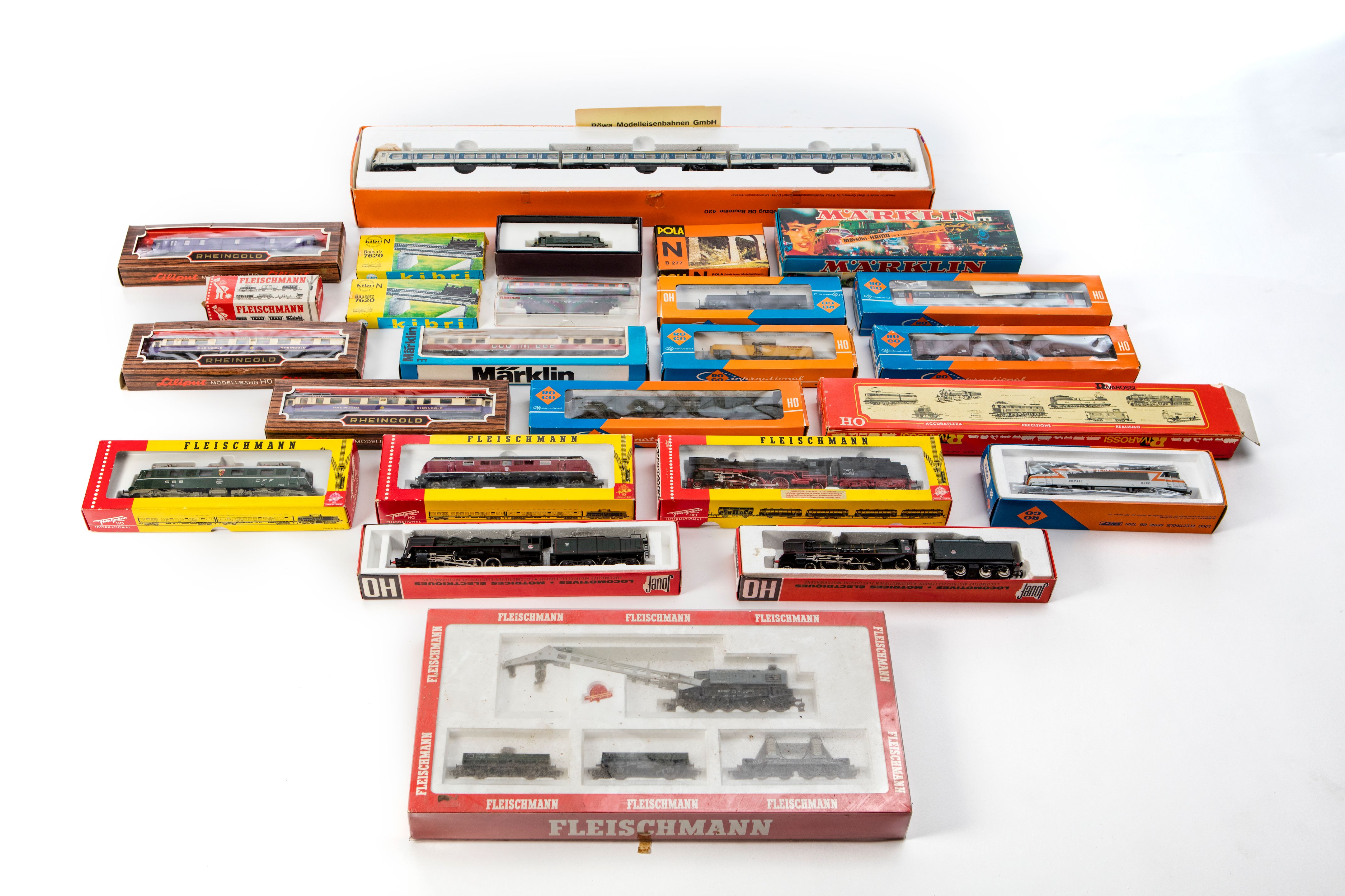 Bonhams : Assorted HO gauge railway locomotives and rolling stock, HO ...