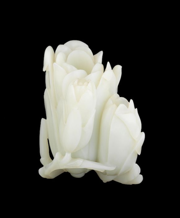 Bonhams : A white jade 'magnolia' vase Qianlong/Jiaqing (2)