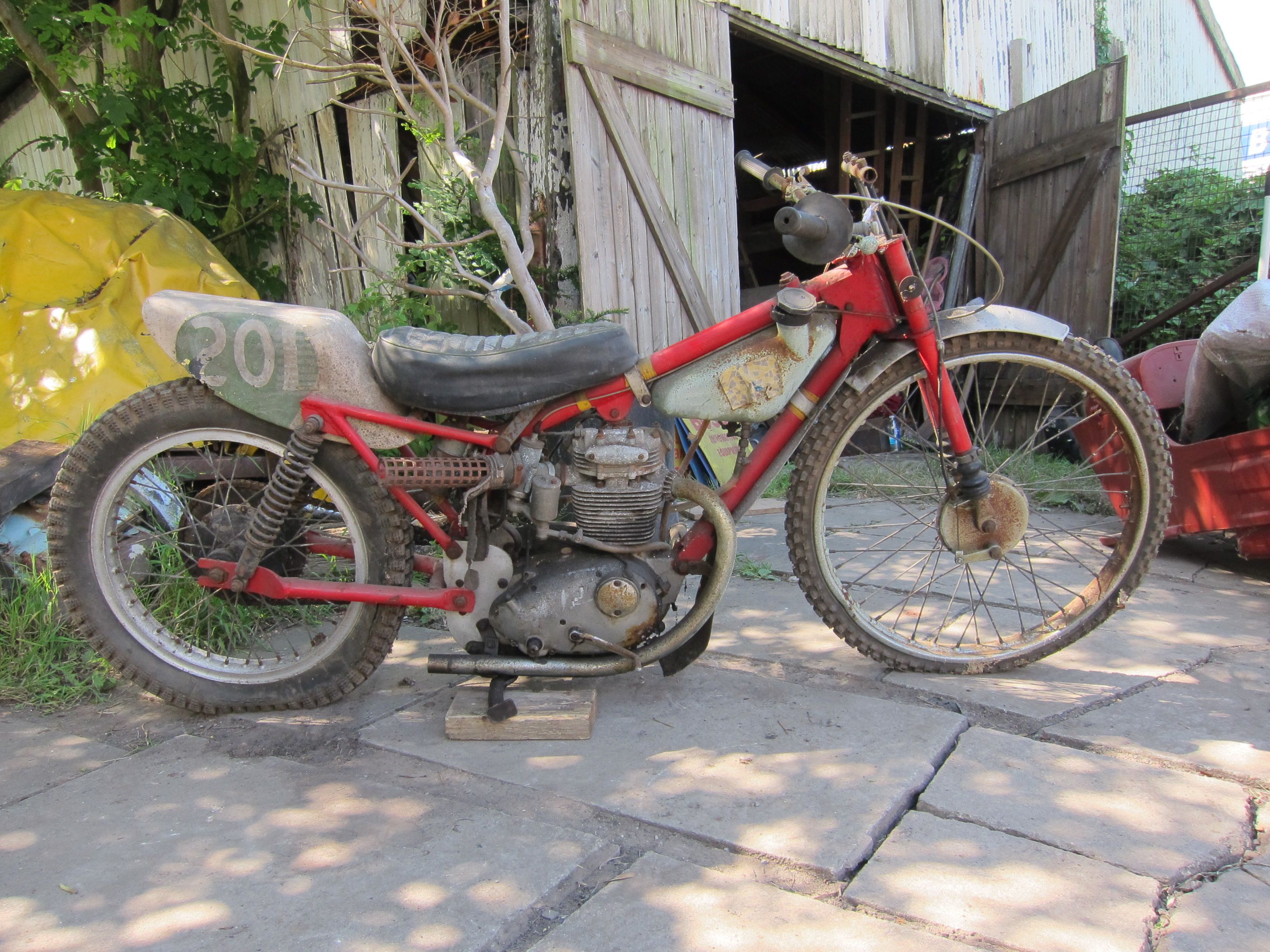 Bonhams Cars : BSA B25-Engined Grasstrack Racer Engine no. BE06031 B25SS