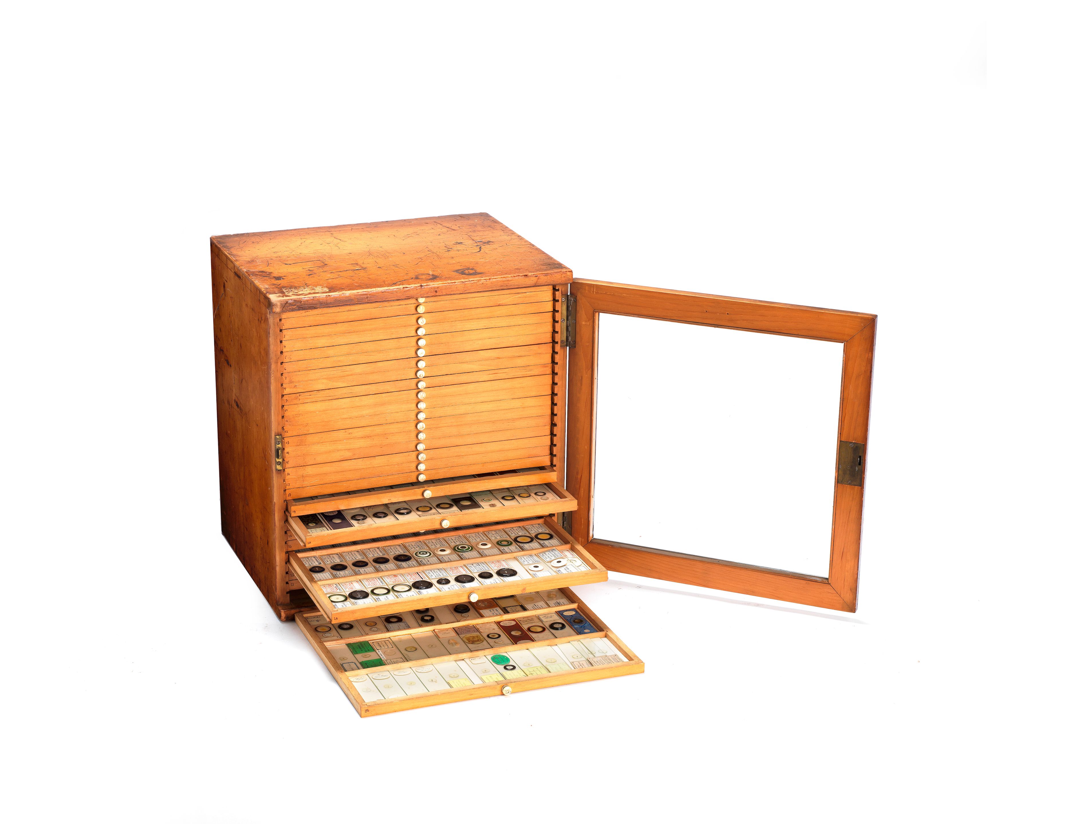 Bonhams : A large collection of microscope specimen slides, various dates