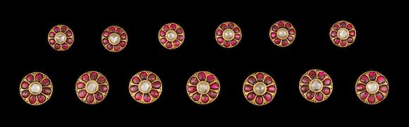 Bonhams : A set of Indian gem-set enamelled gold buttons (13)