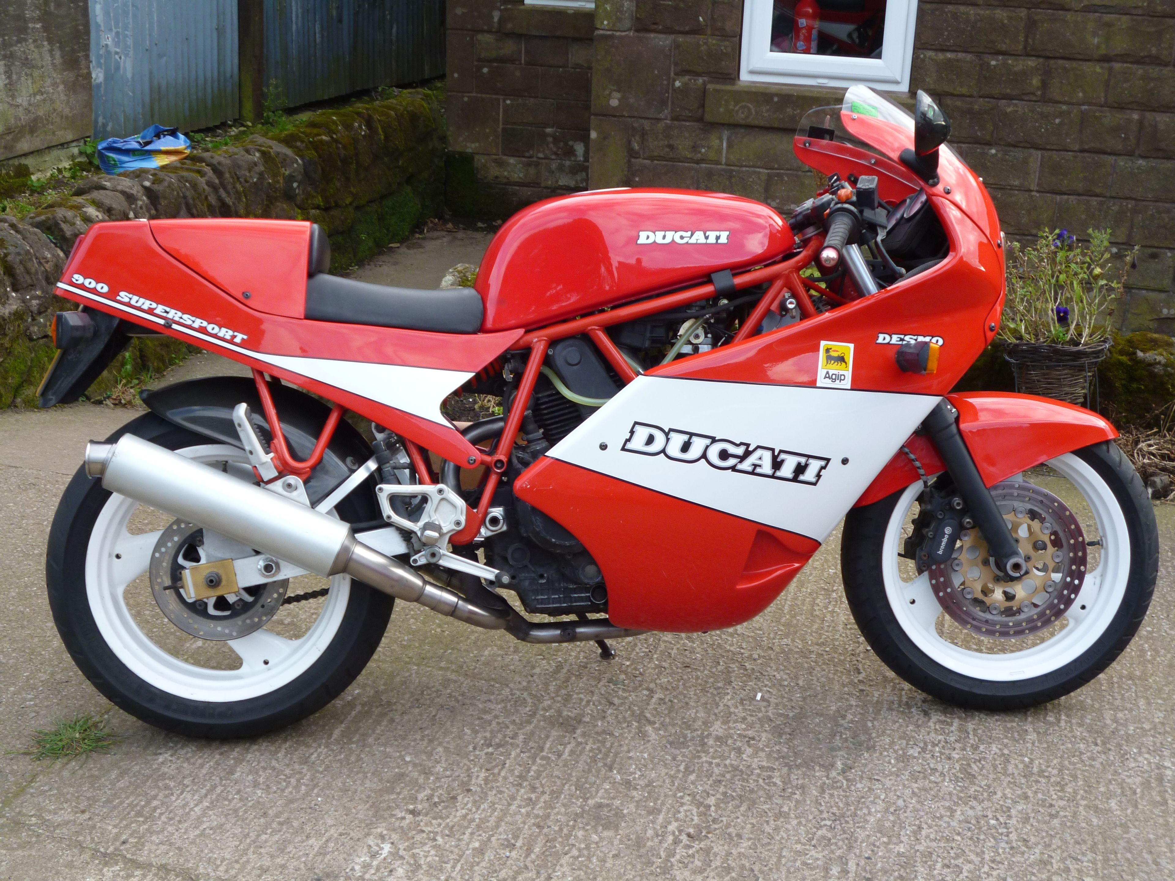 Bonhams Cars : 1991 Ducati 900SS Frame no. 000988 Engine no. 000102