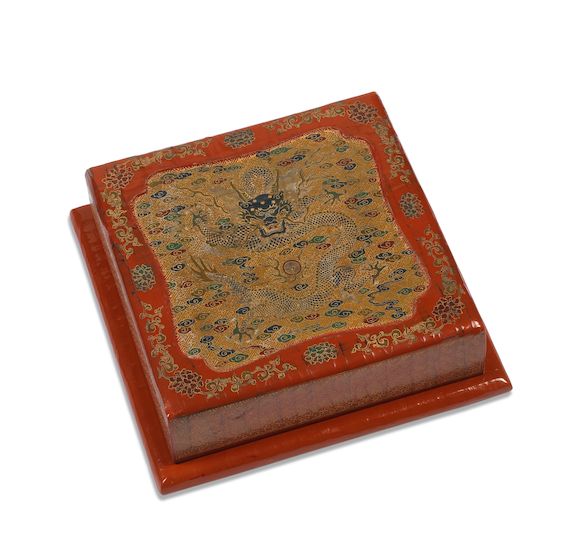Bonhams : A qiangjin and tianqi lacquer 'dragon' square box and cover (2)