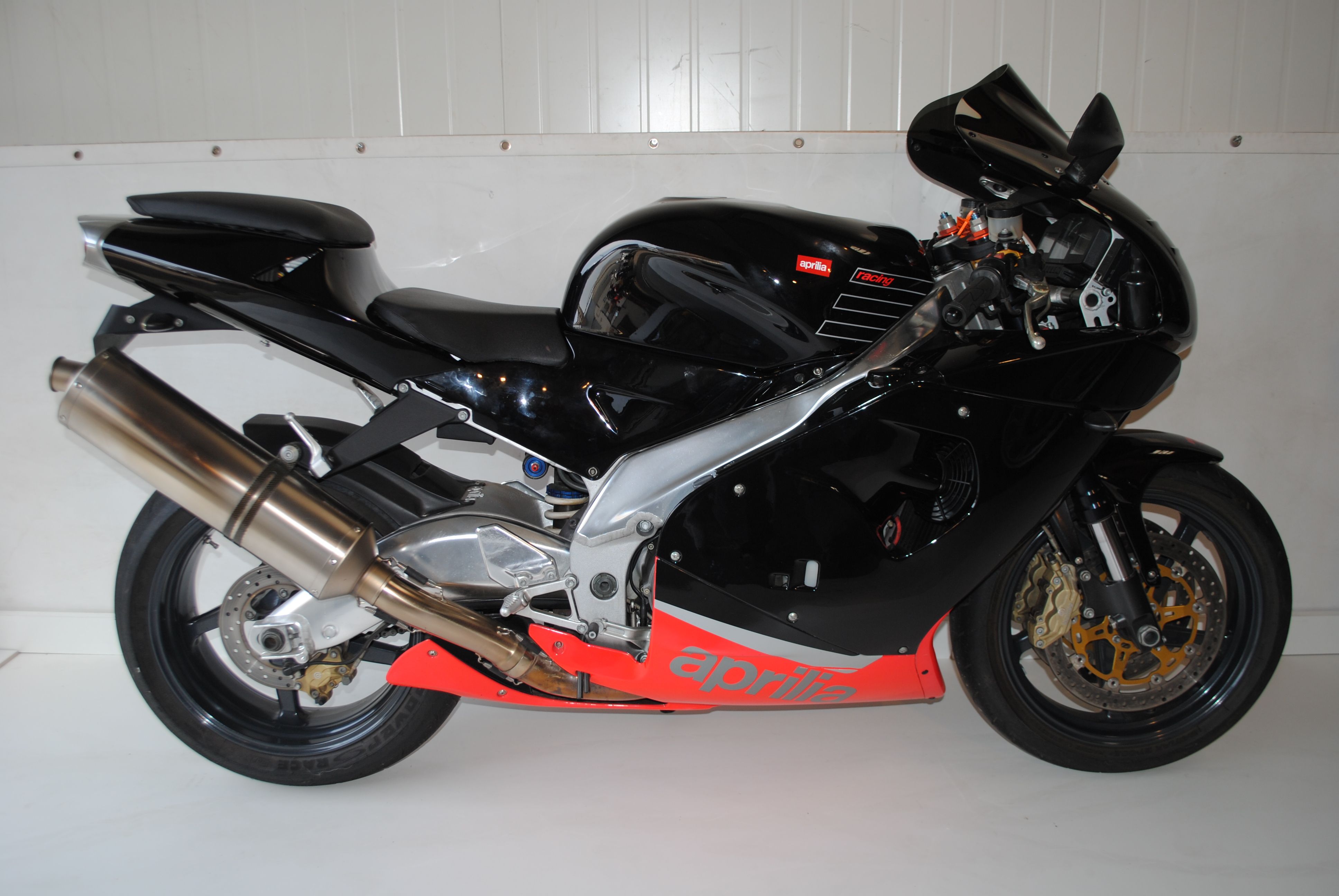 Bonhams Cars : 2000 Aprilia 997cc RSV Mille Frame no. ZD4MEA000YS000940 ...
