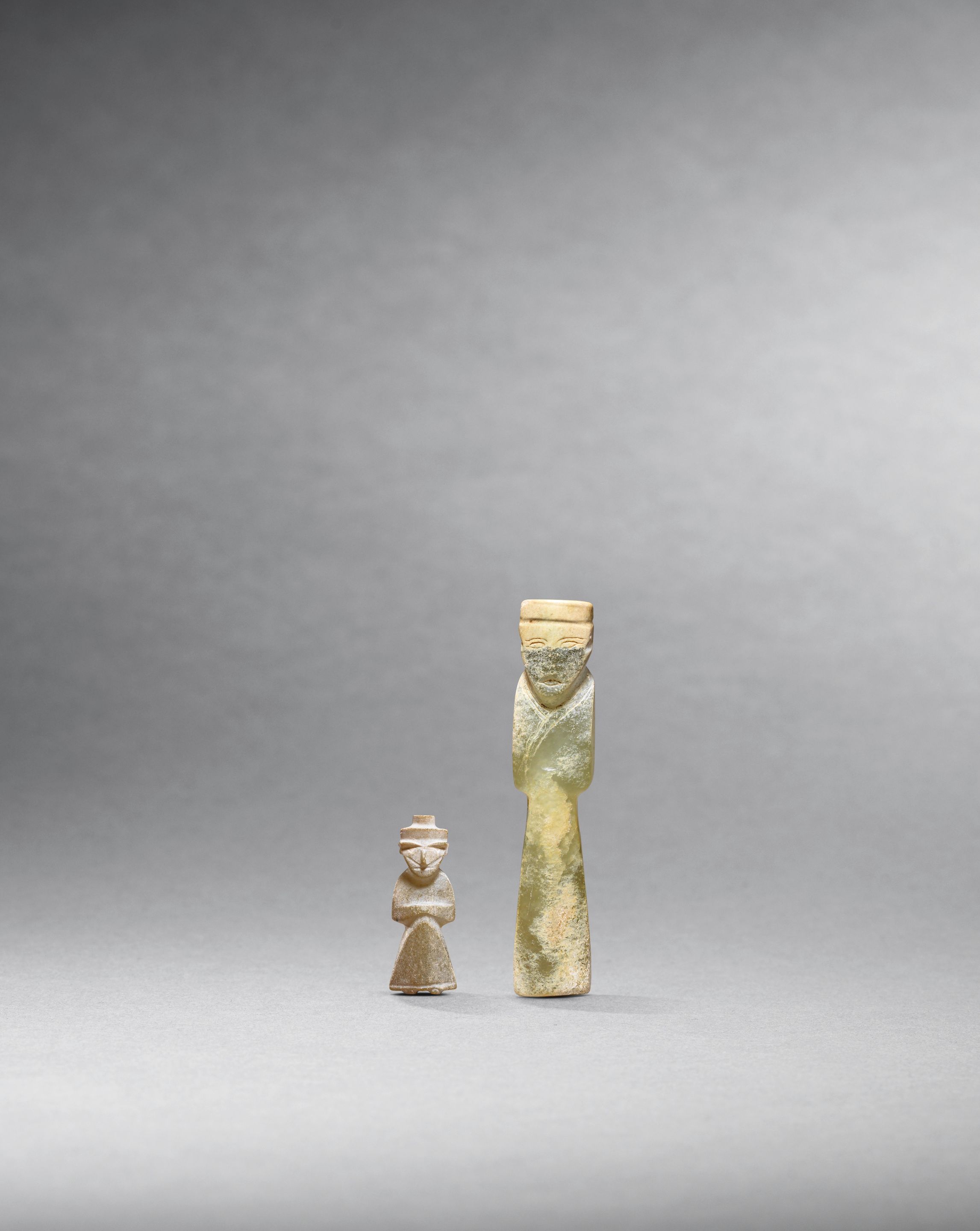 Bonhams : Two jade figures of a man Han Dynasty (2)