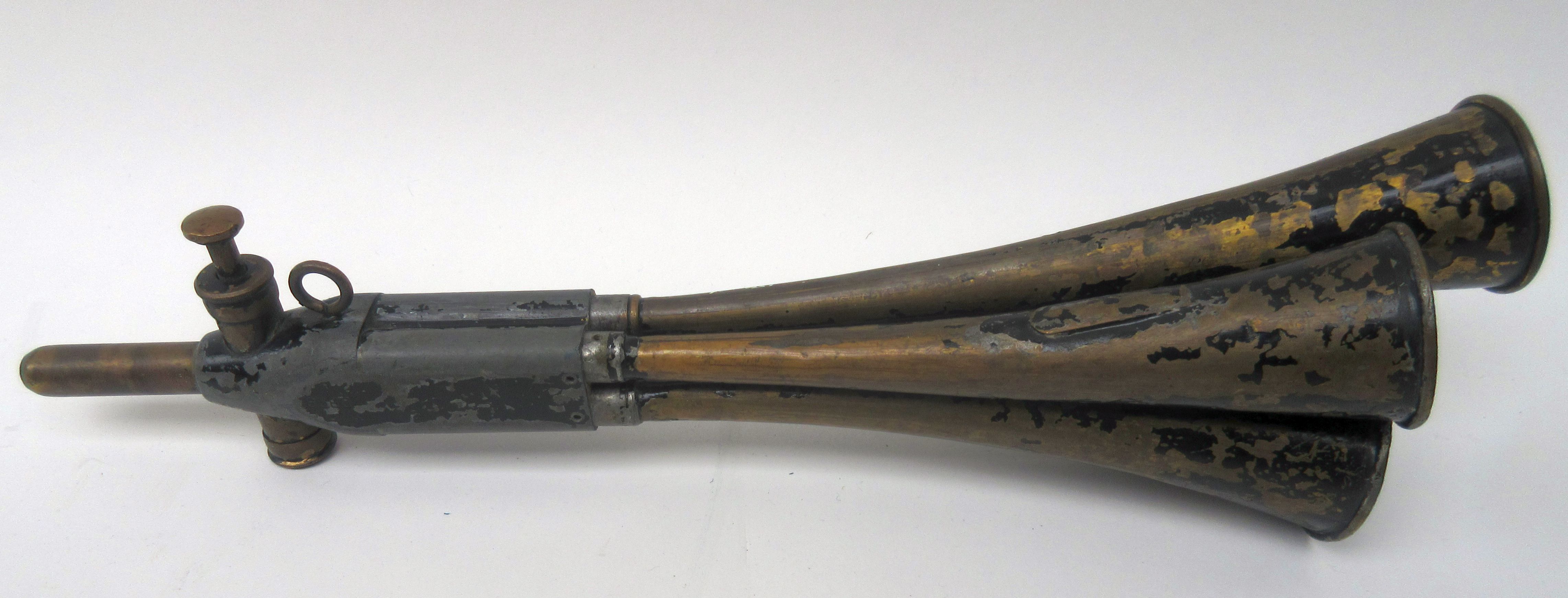 Bonhams Cars : An unusual four trumpet two-tone warning signal,