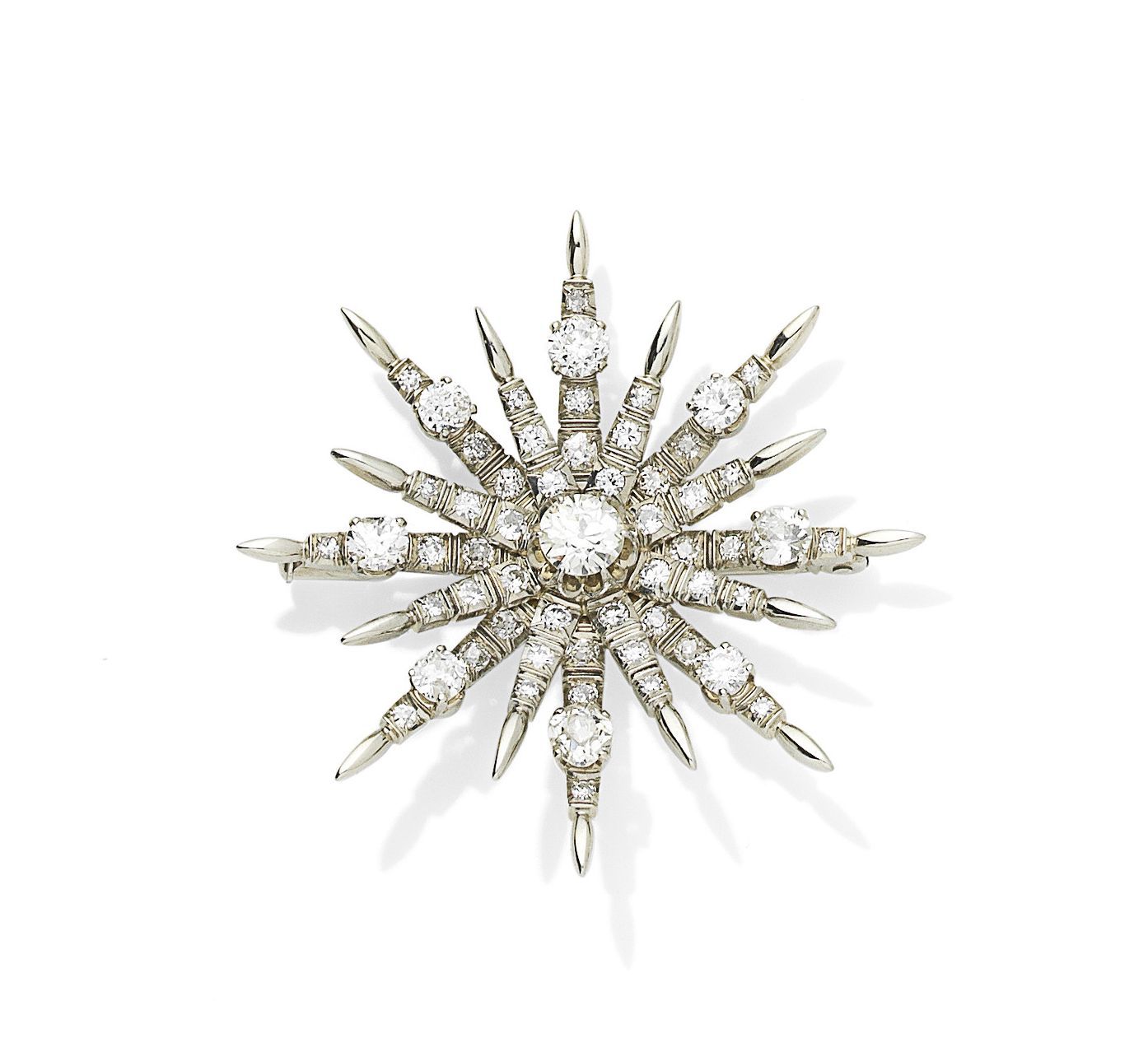Bonhams : A diamond brooch
