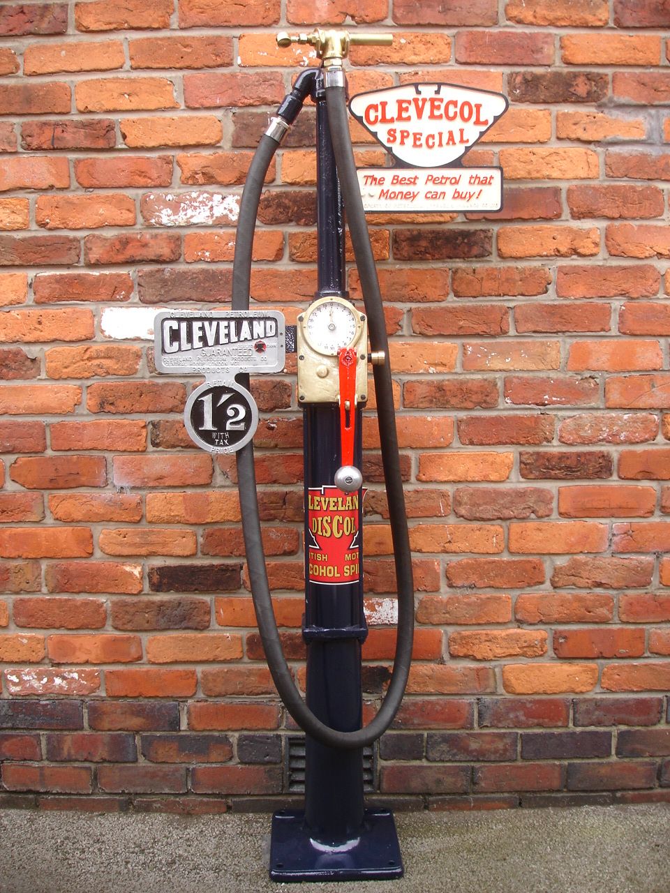Bonhams Cars : An early Avery Hardoll model CH1 hand cranked one gallon ...