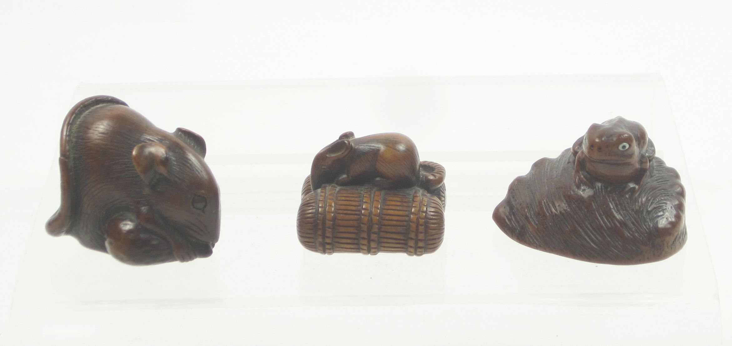 Bonhams : Three wood netsuke Meiji era (3)