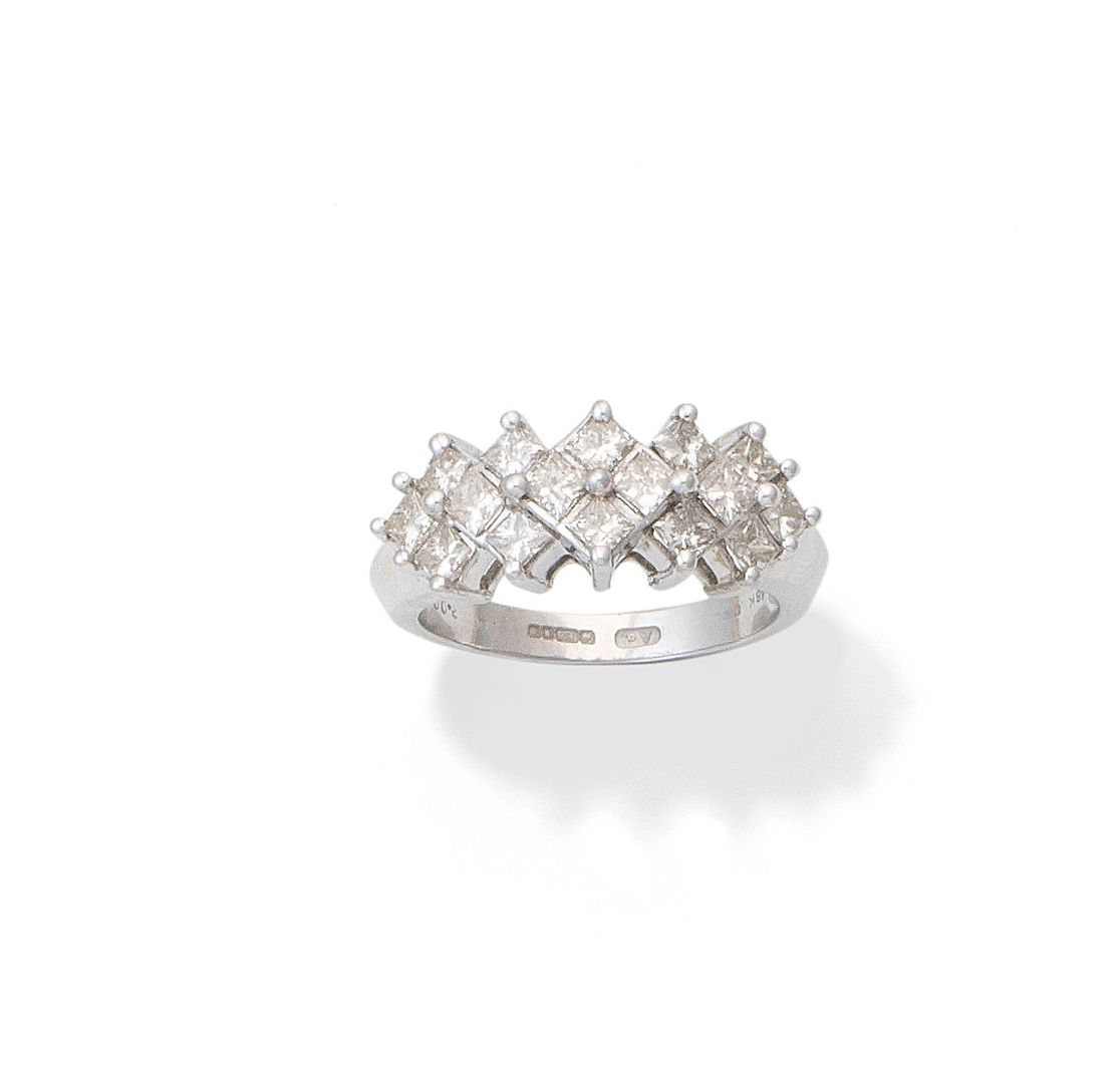 Bonhams : A diamond dress ring