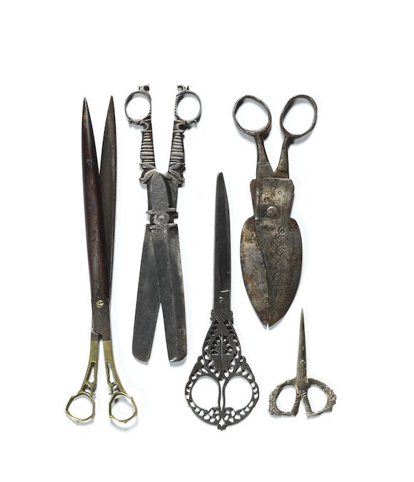 Bonhams : A collection of five pairs of scissors, 18th - 20th century (5)