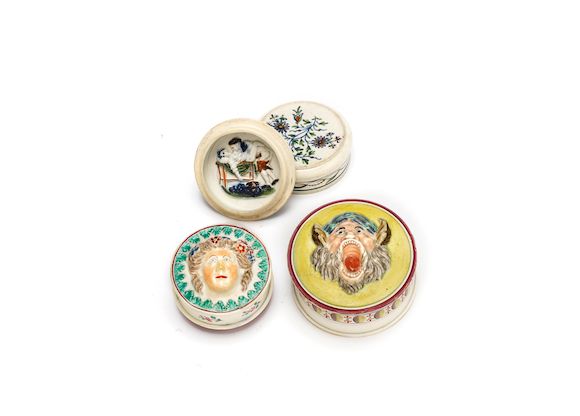 Bonhams : Three pearlware snuff or tobacco boxes, circa 1790