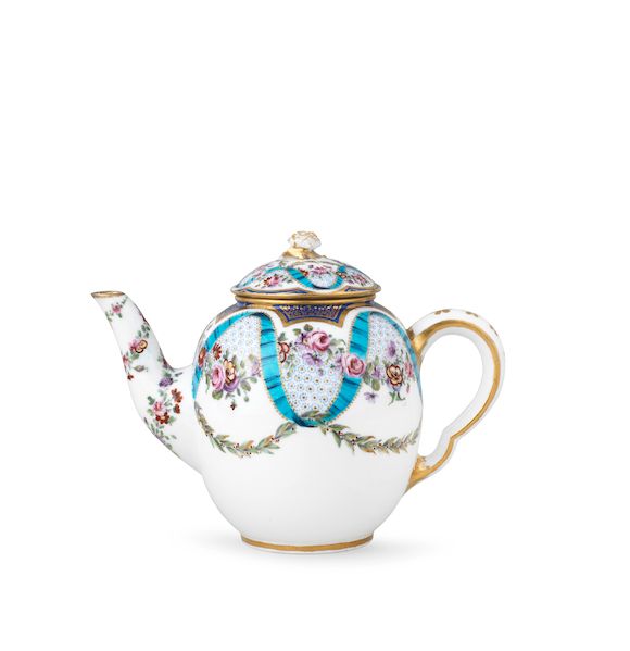 Bonhams : A Sèvres teapot and cover, circa 1771