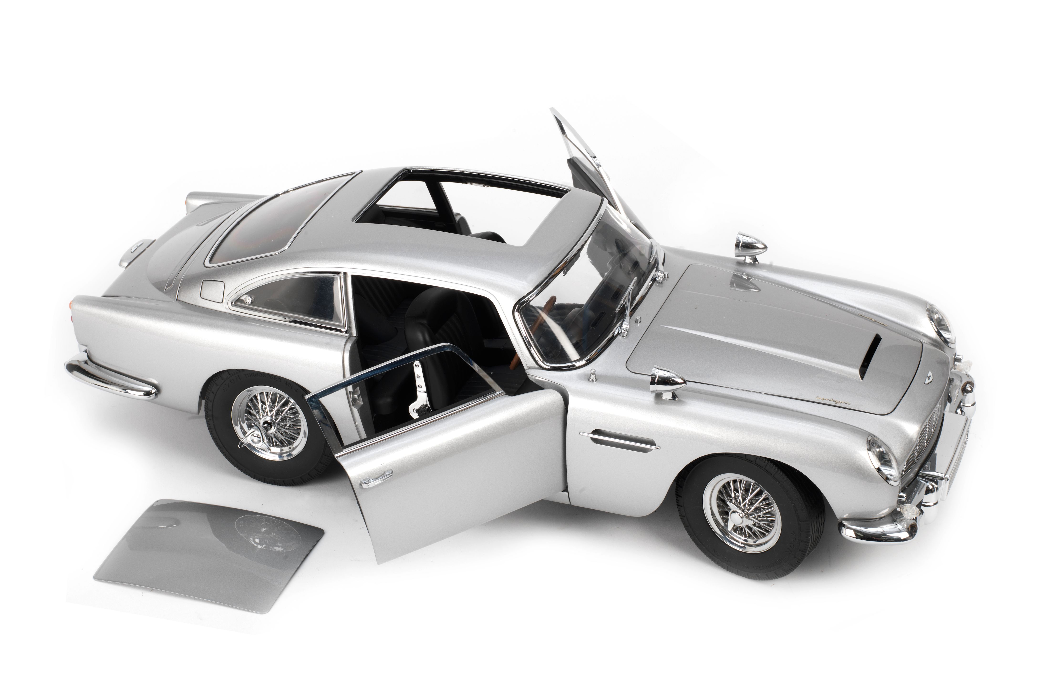 Bonhams Cars : A 1:8 scale model of the James Bond 007 'Goldfinger ...