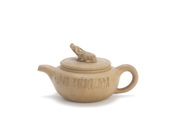 Bonhams : A Yixing 'water buffalo' teapot and cover Qing Dynasty (2)