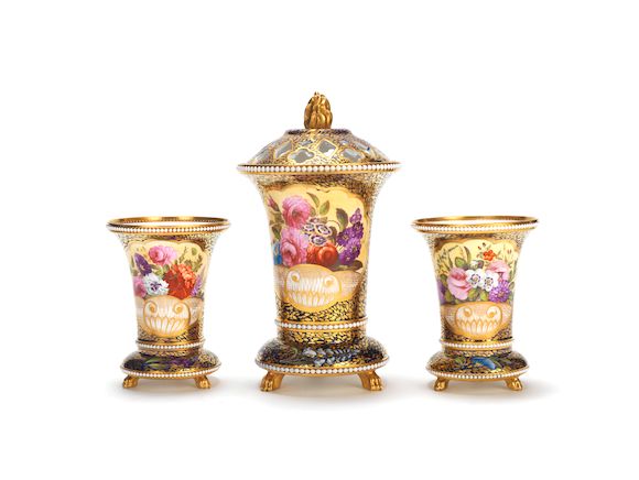 Bonhams : A garniture of three Spode vases and a cover, circa 1817-19