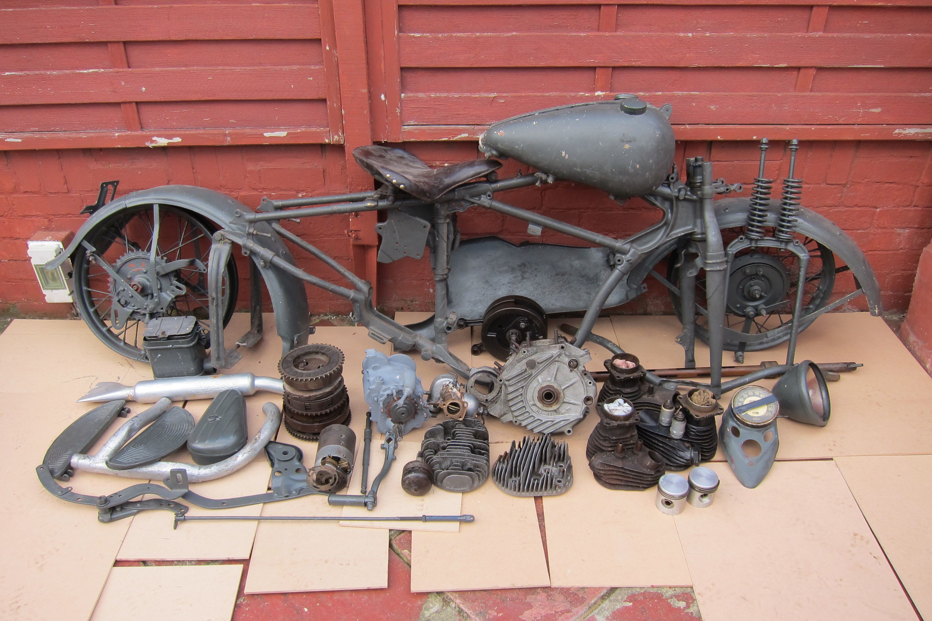 Bonhams Cars : c.1942 Harley-Davidson 739cc WLA Type III Project Engine ...