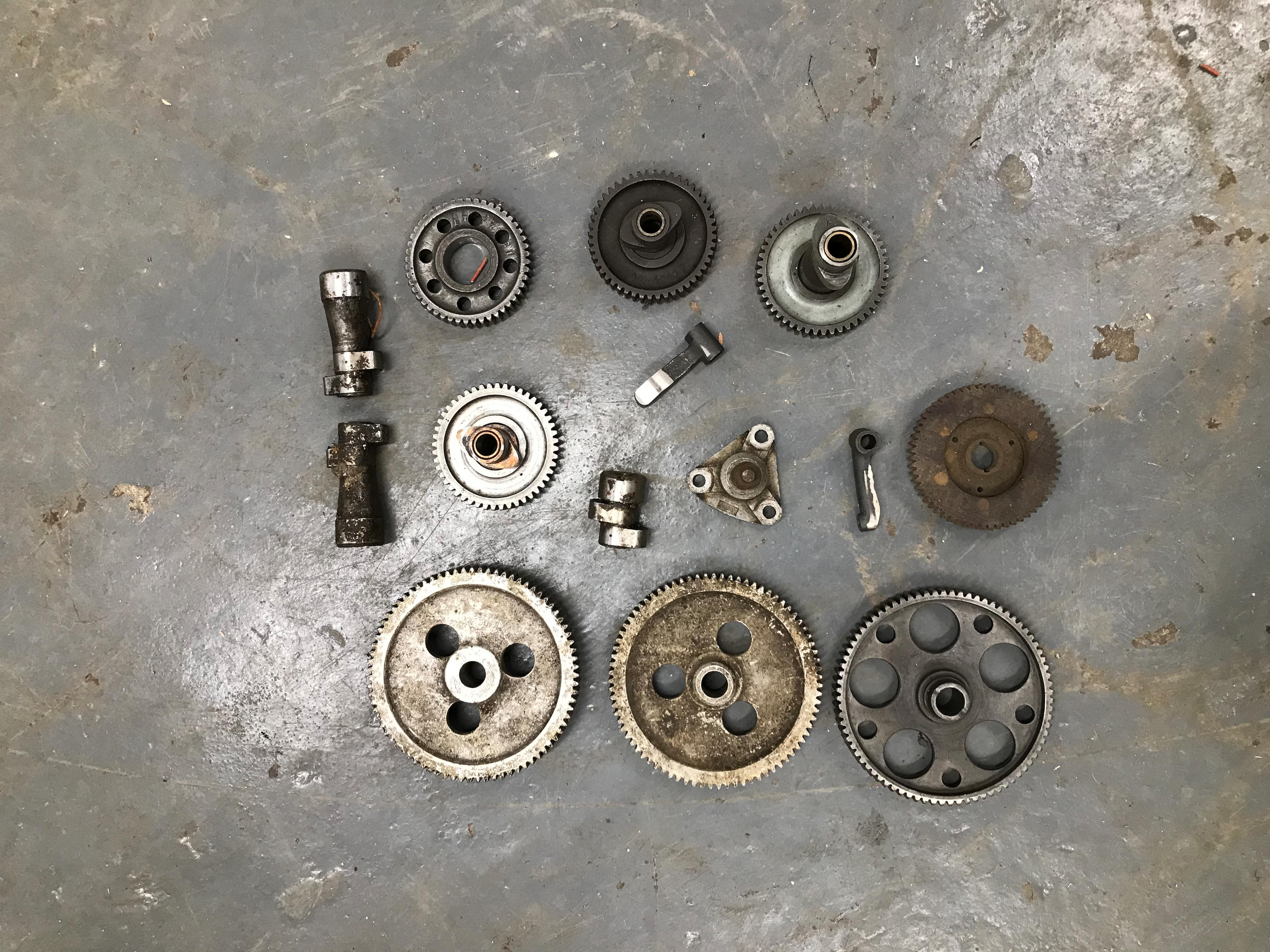 Bonhams Cars : A quantity of believed Vincent engine components ((Qty))