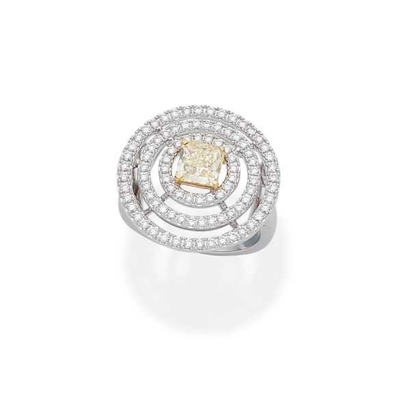 Bonhams : Graff: coloured diamond and diamond 'Bullseye' ring