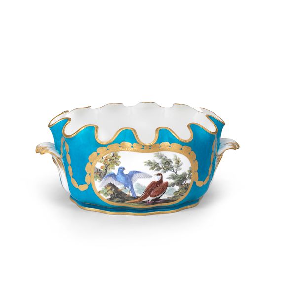Bonhams : A Sèvres bleu céleste-ground monteith, circa 1768