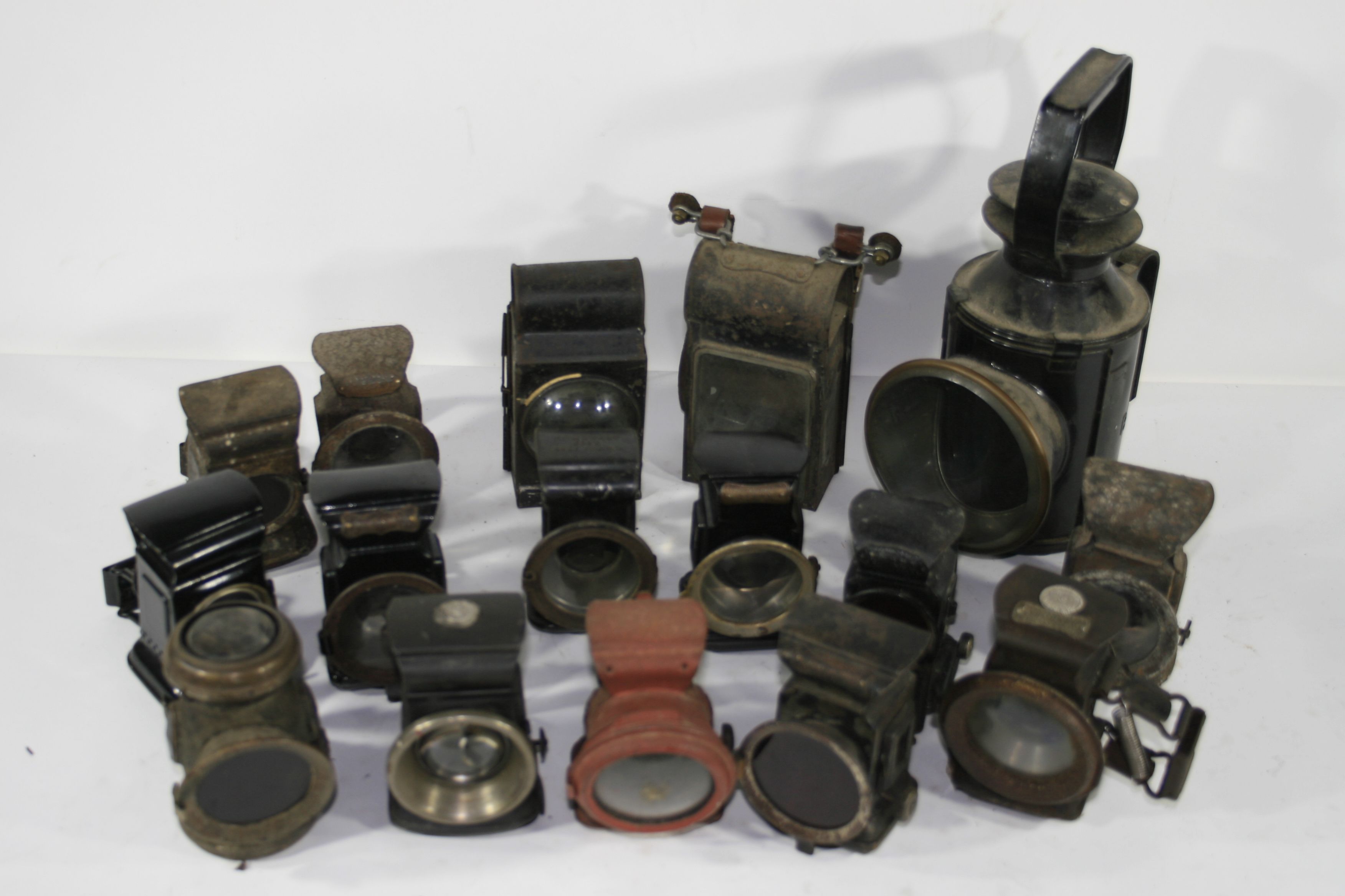 Bonhams Cars : Assorted oil illuminated cycle lamps, ((Qty))