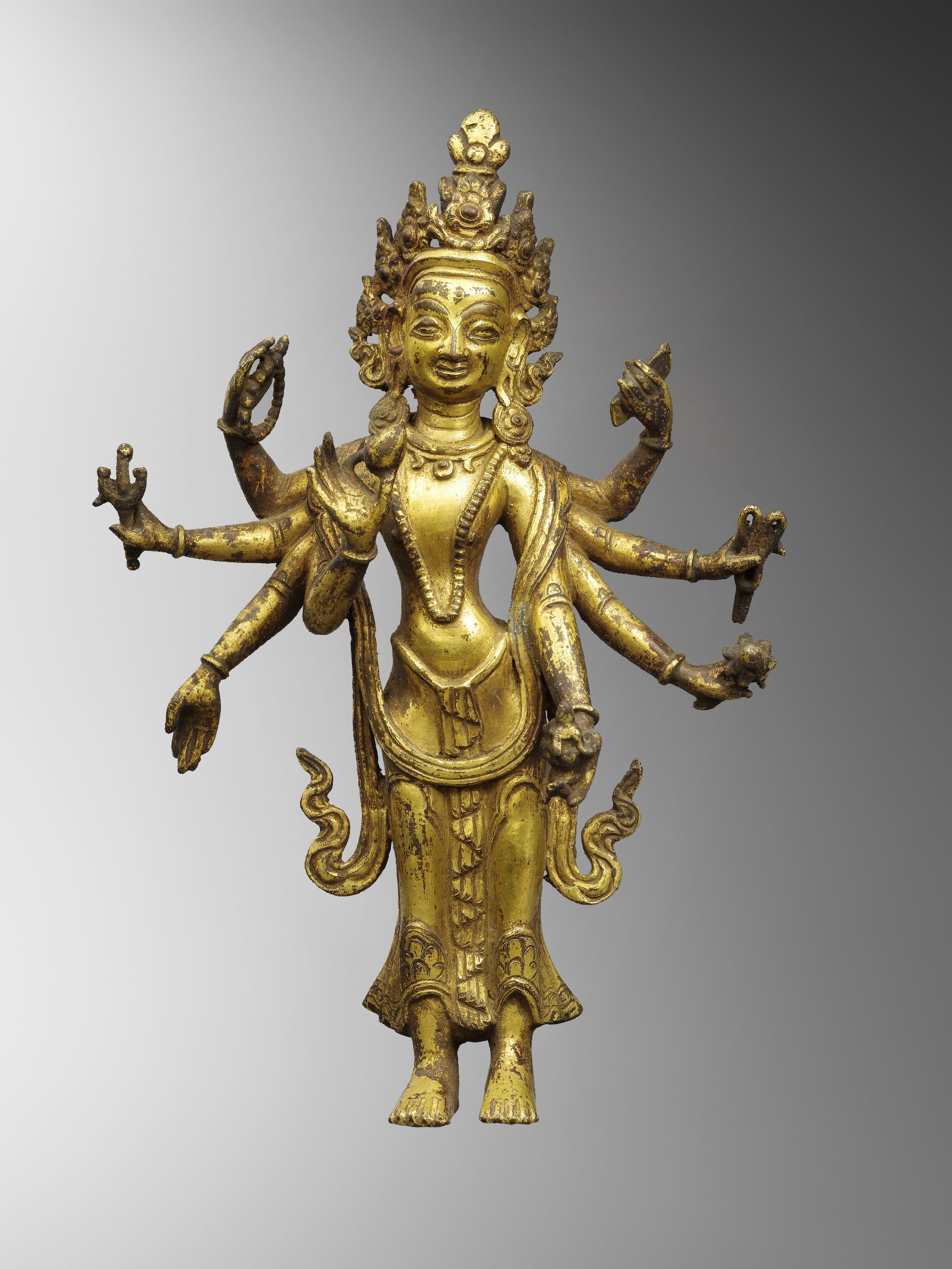 Bonhams : STATUE DE AMOGHAPASA EN ALLIAGE DE CUIVRE DORE NEPAL, XIXE SIECLE