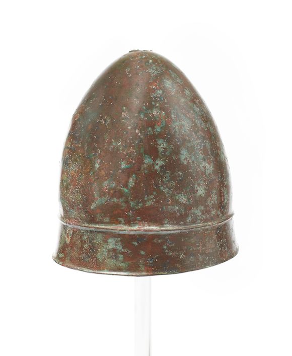 Bonhams : CASQUE PYLOS, BRONZE, GRANDE GRÈCE, CIRCA 2NDE MOITIÉ DU IVE S. AV. J.-C.