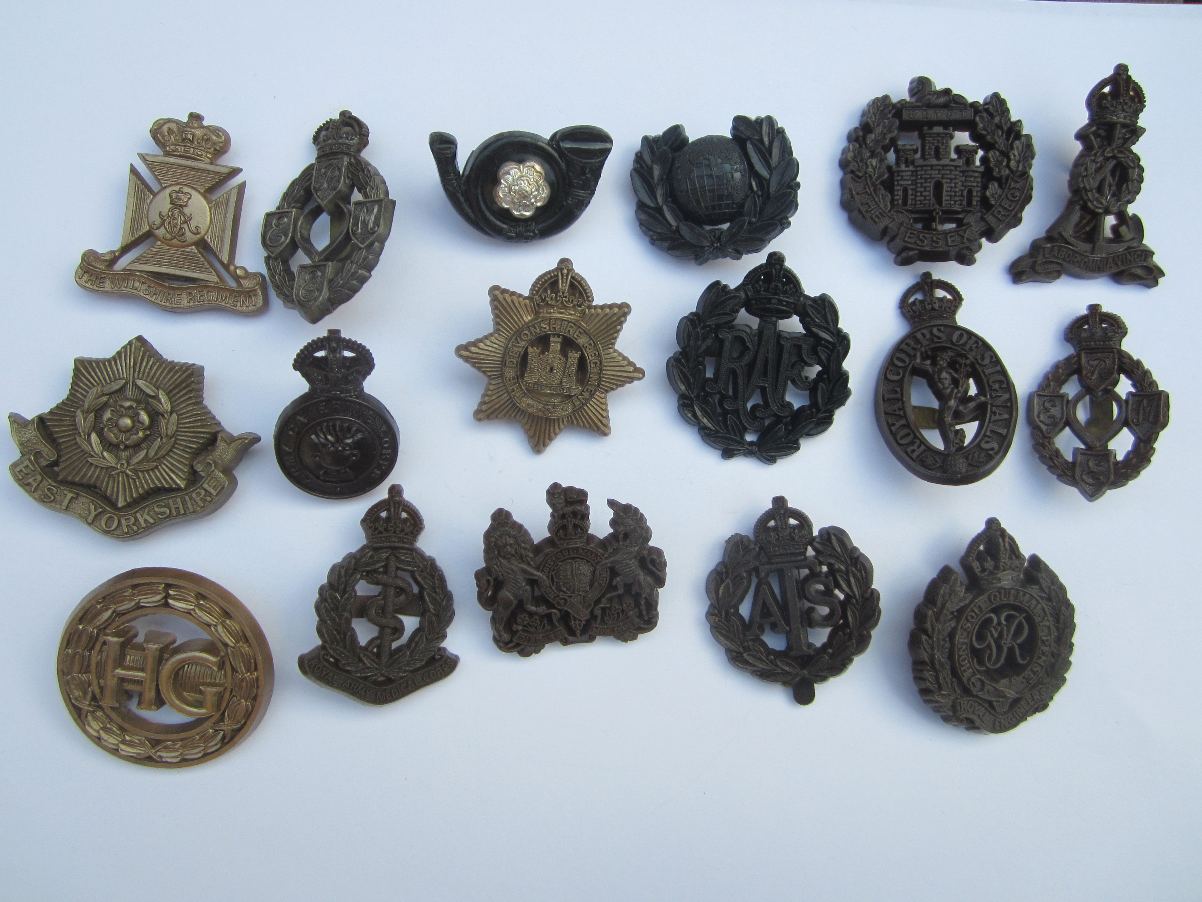 Bonhams : WW2 Bakelite Cap Badges,
