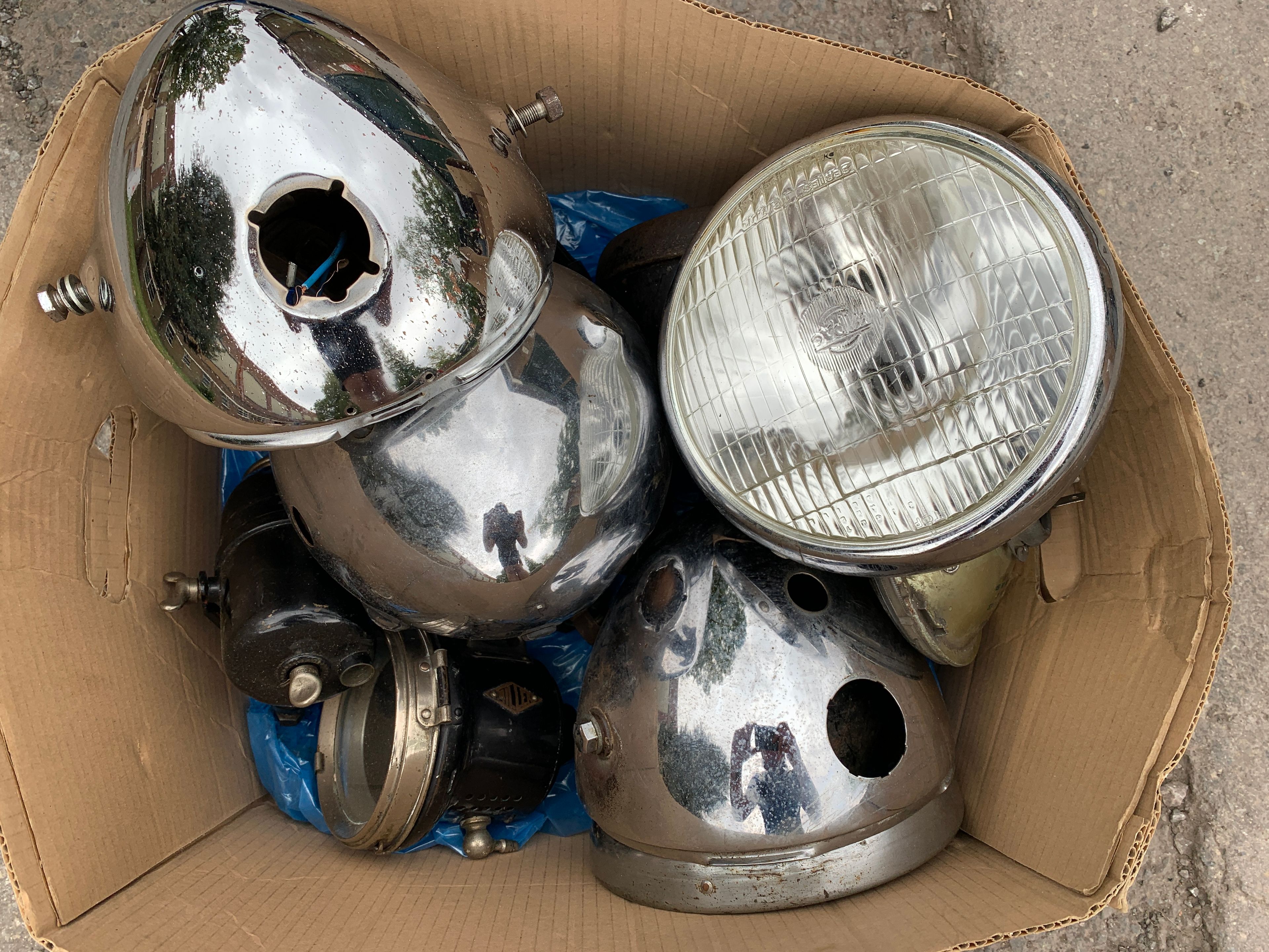 Bonhams Cars : A selection of headlamp shells ((Qty))