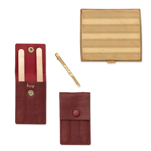 Bonhams : GOLD CIGARETTE CASE, TIE CLASP AND TWO COLLAR STIFFENERS