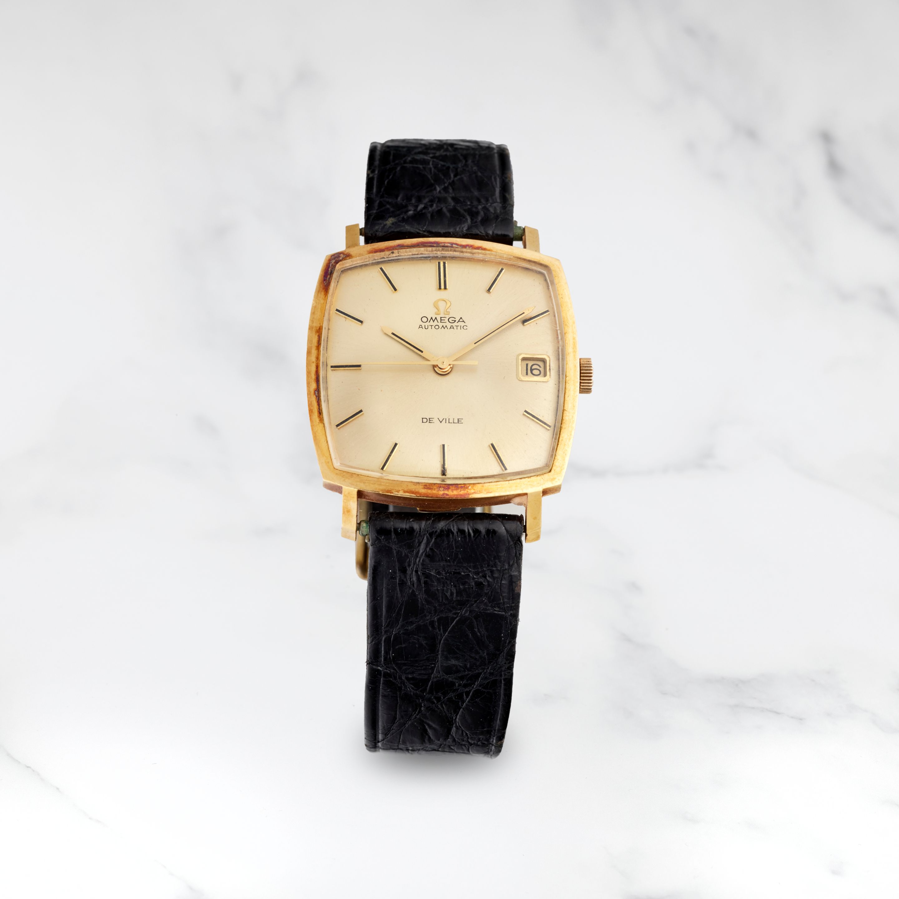Bonhams : OMEGA. MONTRE BRACELET EN OR JAUNE 18K (750) DE FORME COUSSIN ...