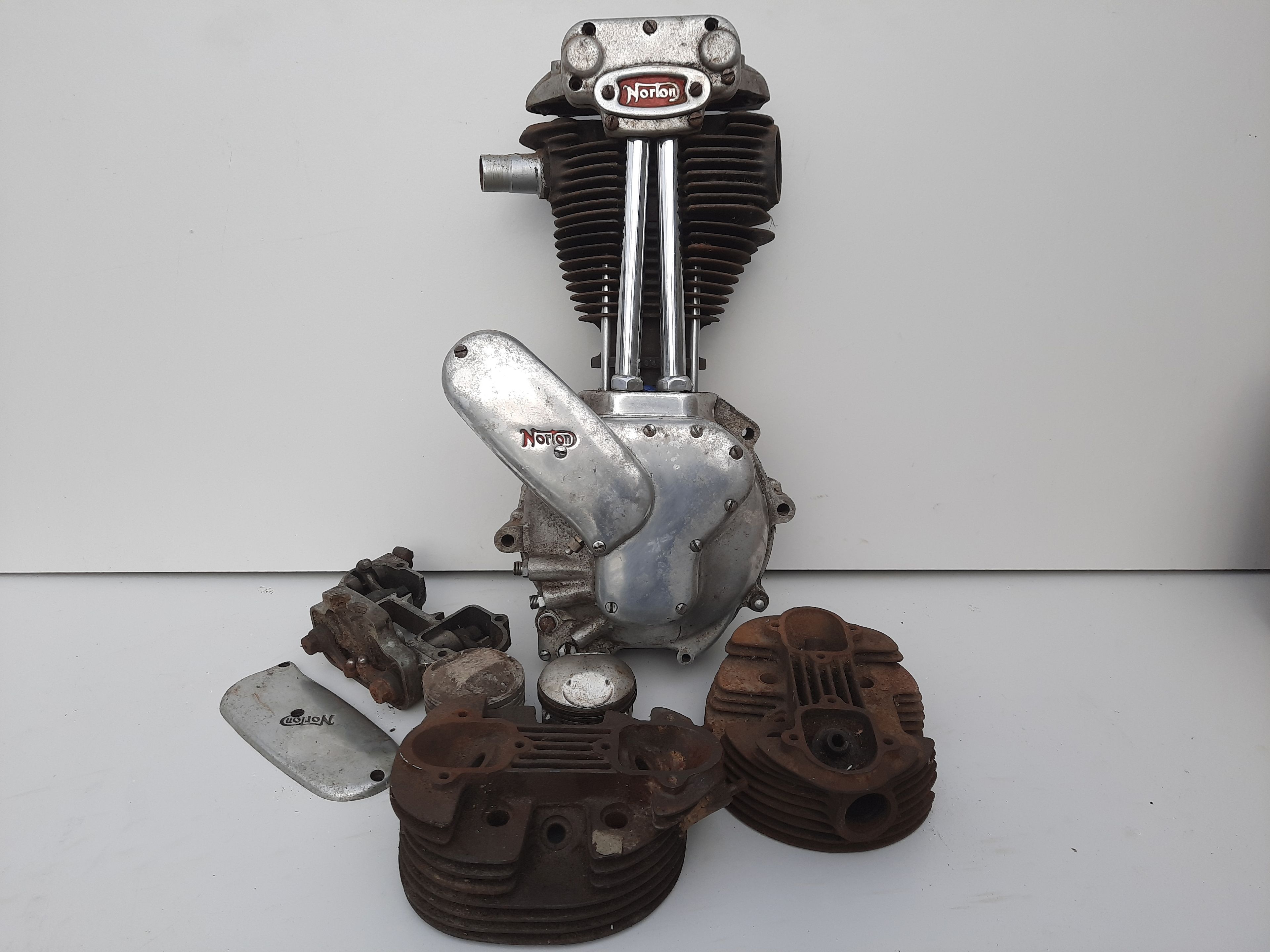 Bonhams Cars : A 1946 Norton ES2 engine ((5))