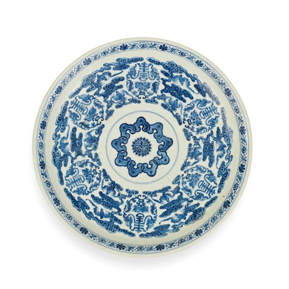 Bonhams : A BLUE AND WHITE 'SHOU AND BATS' CHARGER 18th/19th century