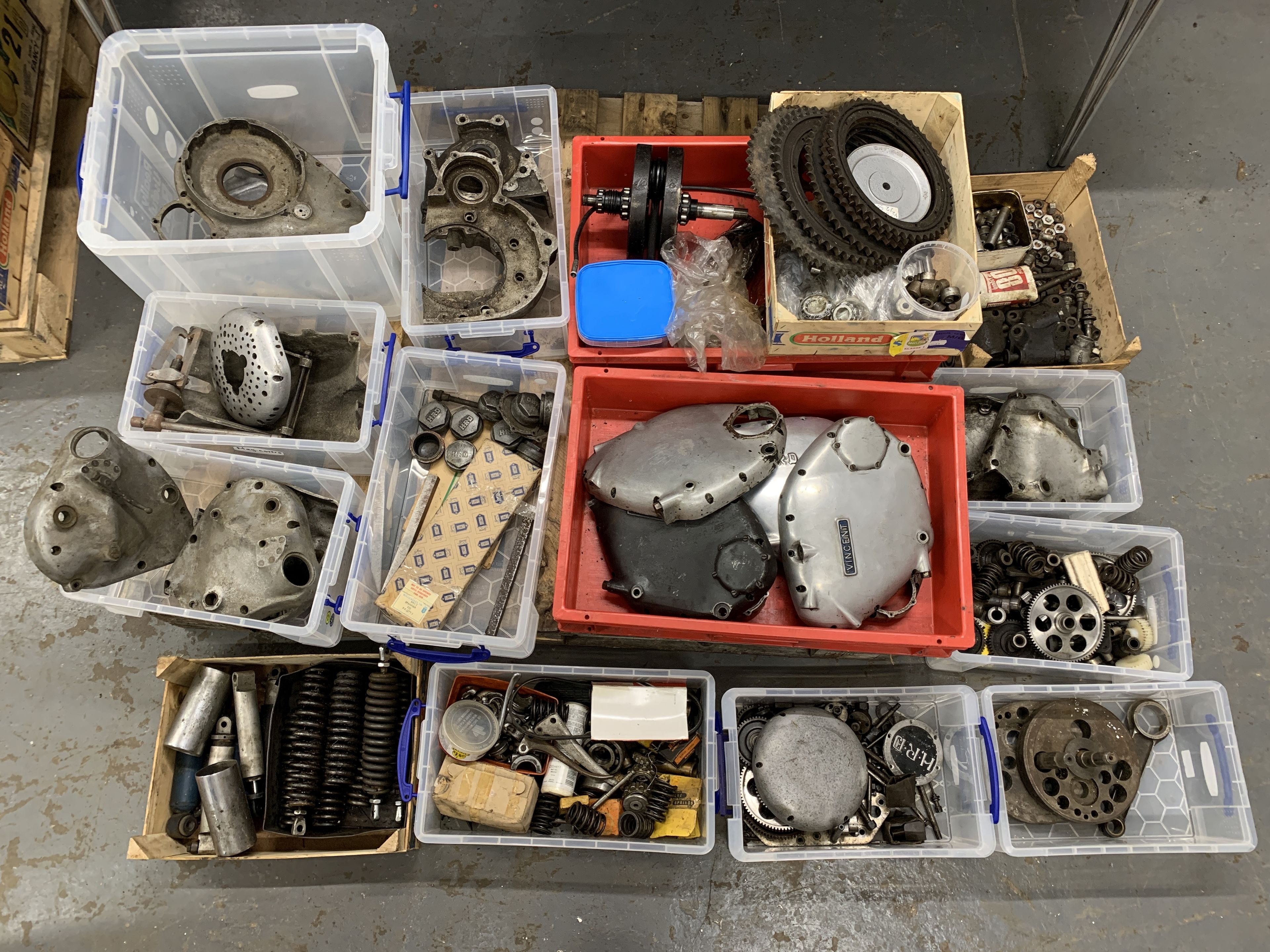 Bonhams Cars : A quantity of mainly Vincent engine components