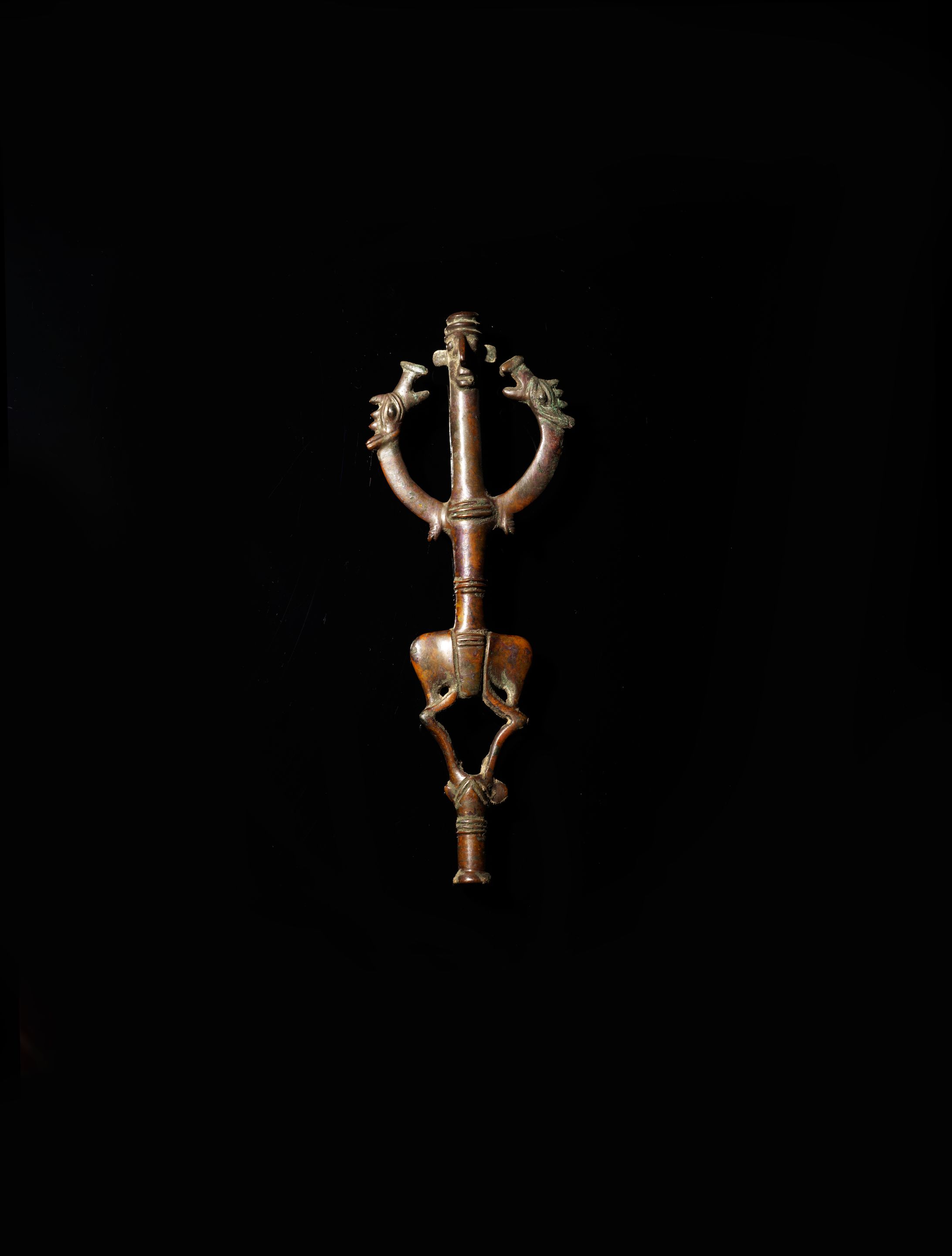 Bonhams : ORNEMENT EN BRONZE TOTEM Luristan, vers le VIIIe siècle av. J.-C.